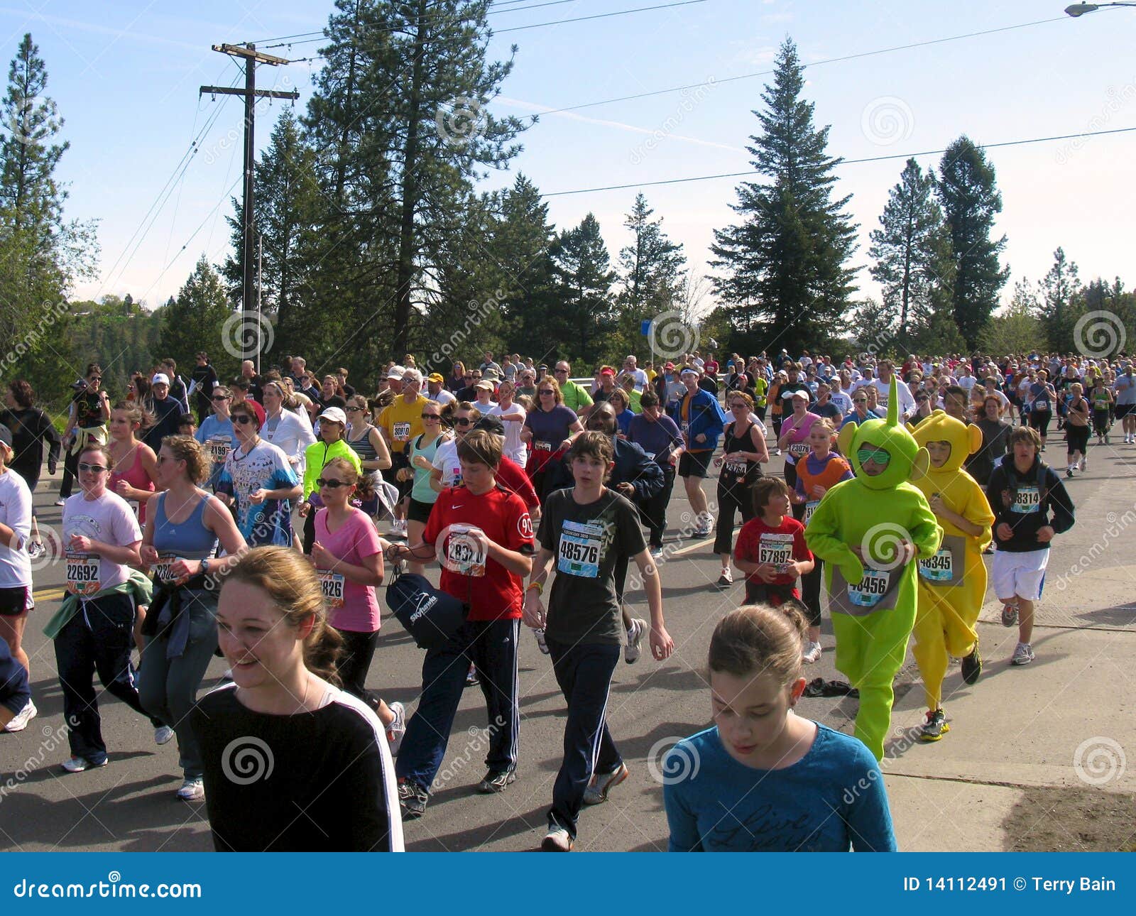 Spokane Bloomsday Runners 2010 Near Mile 2 Editorial Photo - Image of ...