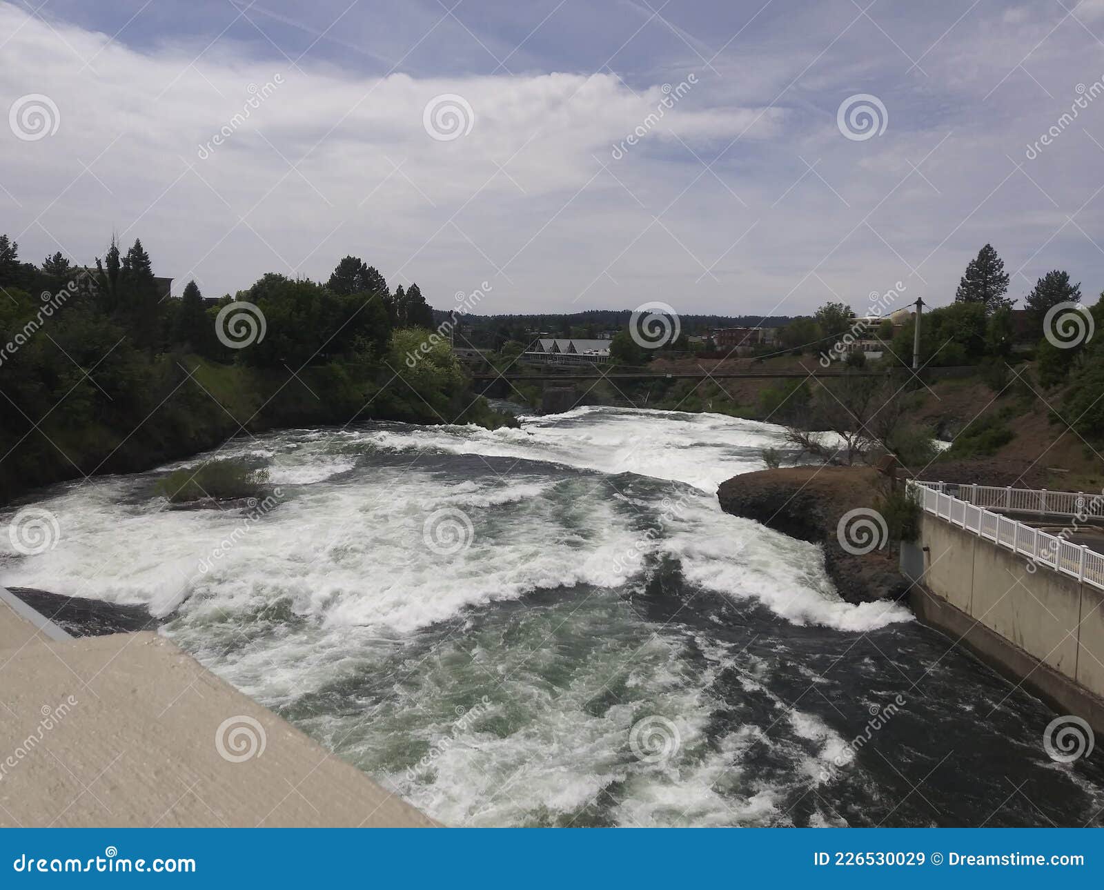 Spokane River editorial stock image. Image of terrain - 226530029