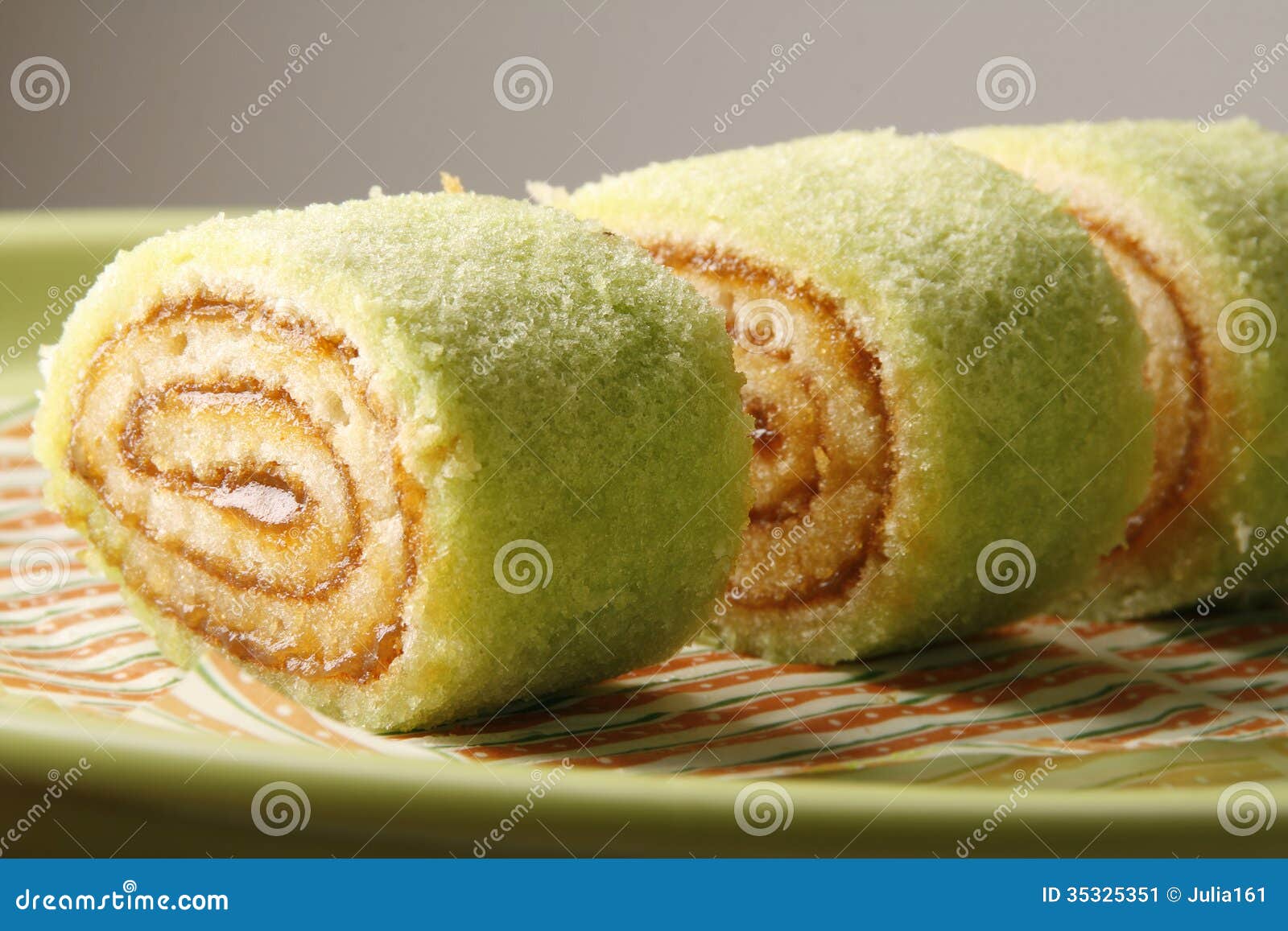 Sponge cake roll stock image. Image of sugar, paper, syrup - 35325351