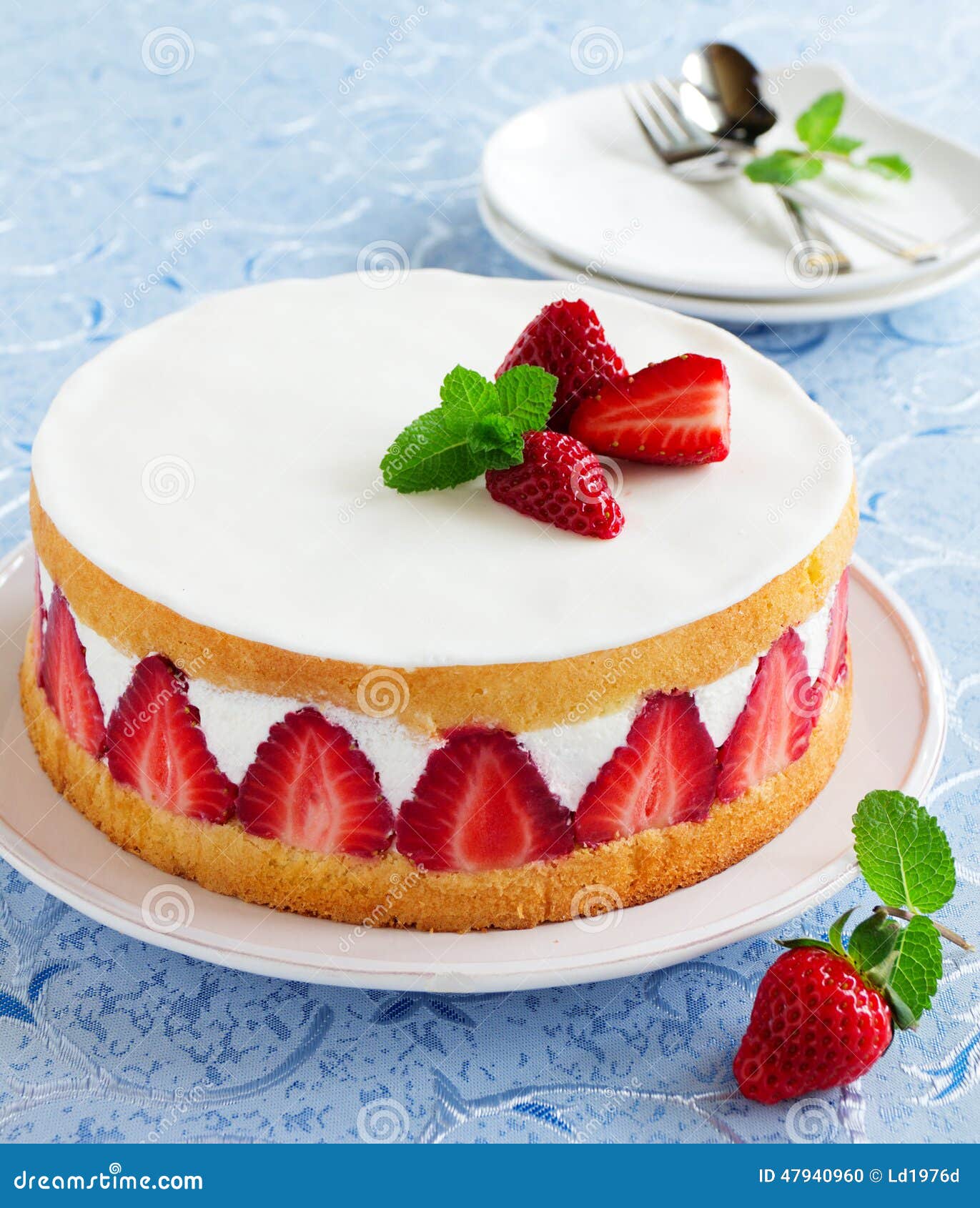 Sponge Cake with Strawberries Stock Photo - Image of plate, fruits ...