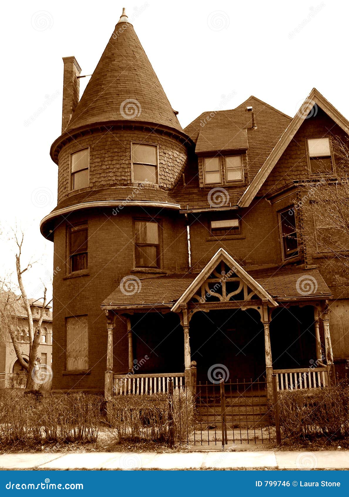 Spookhuis stock foto. Image of herenhuis, torentje, architectuur - 799746