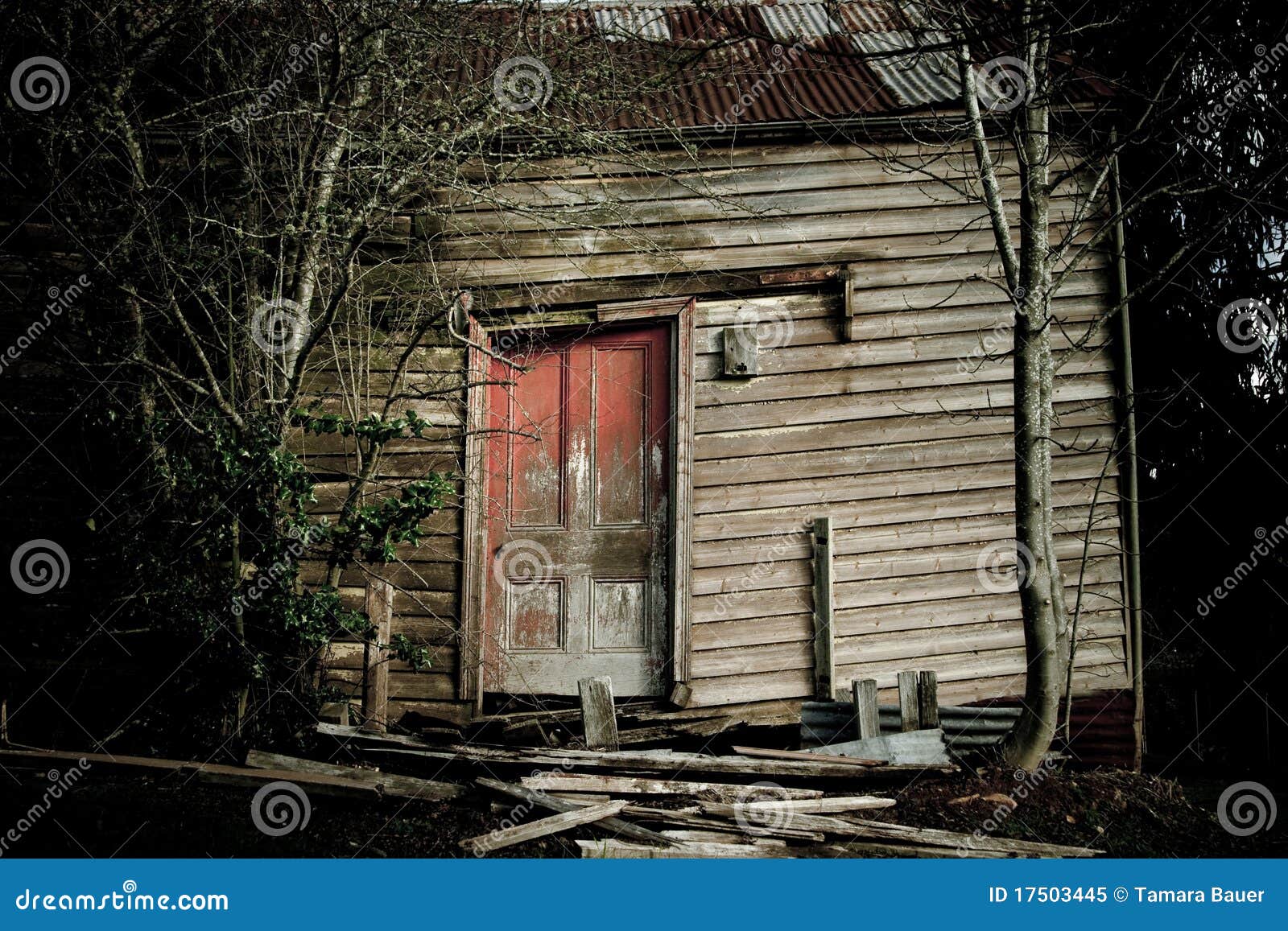Spooky old farm house stock image. Image of farm, abandoned - 17503445