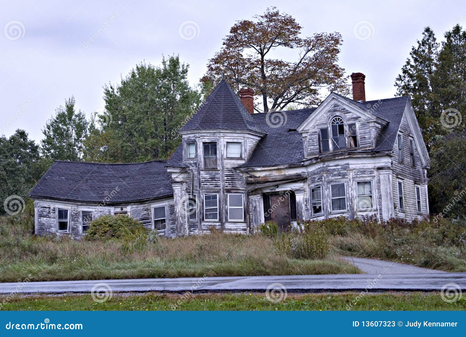 Spooky old house stock image. Image of fear, grunge, home - 13607323