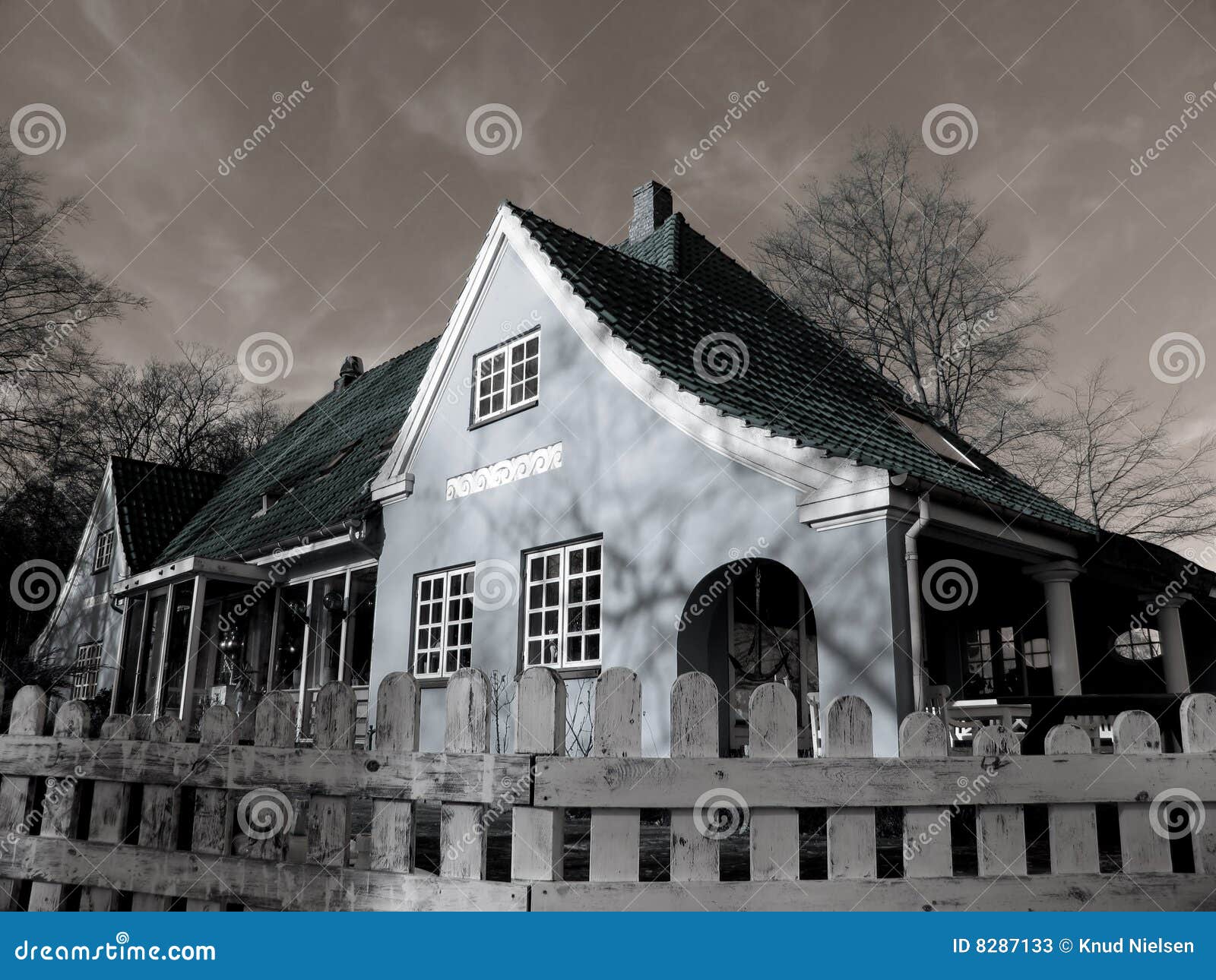 Spooky old house stock image. Image of daytime, fence - 8287133