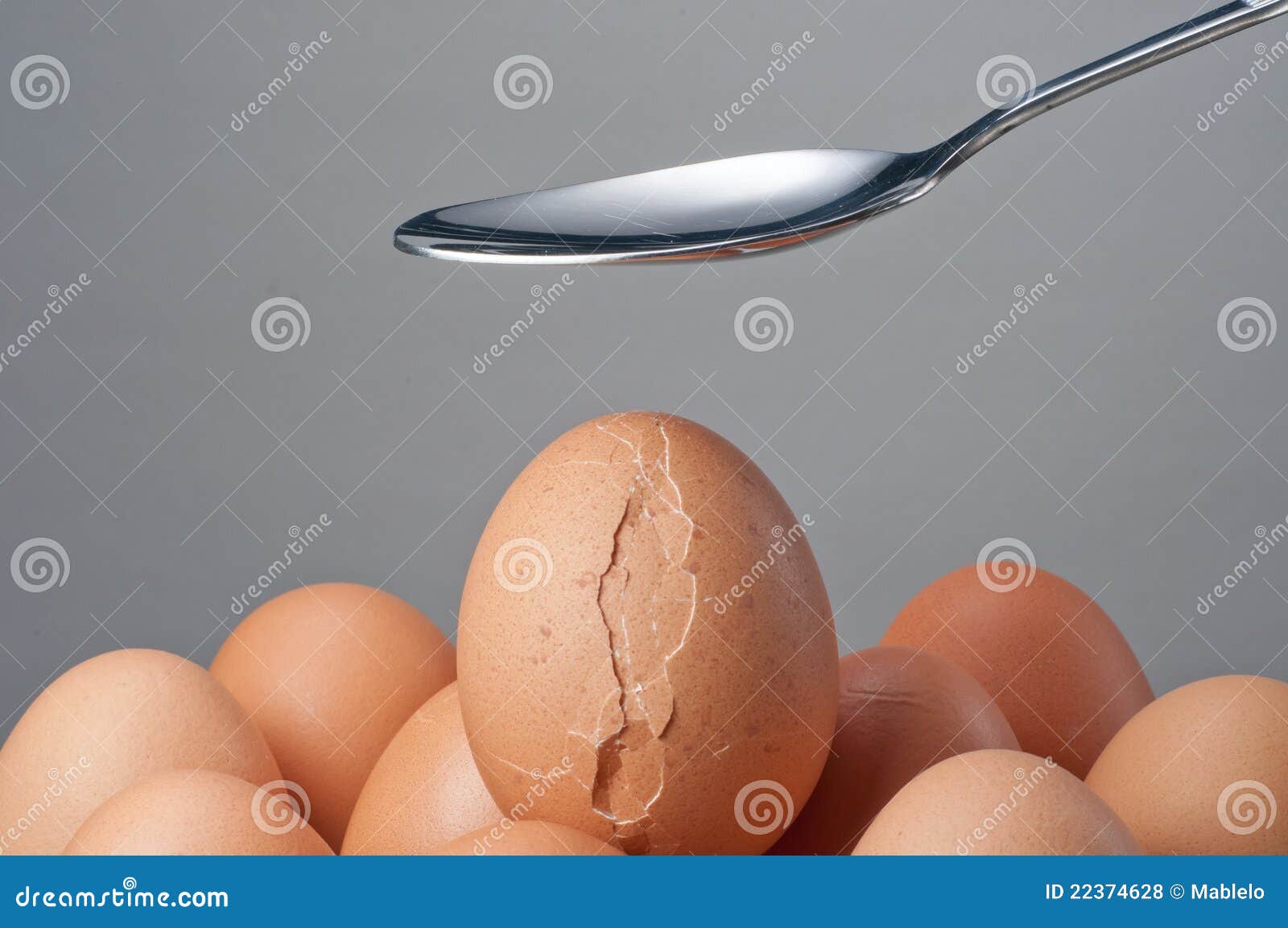 Spoon creak an egg stock photo. Image of eggshell, break - 22374628
