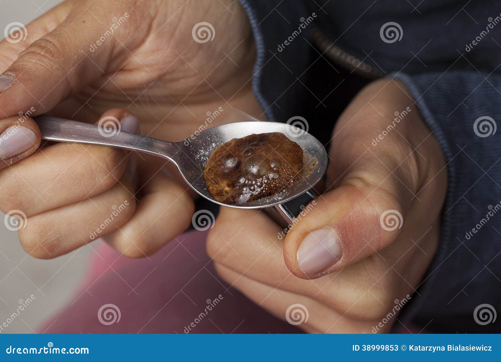 Spoon with heroin stock image. Image of heroin, addict - 38999853