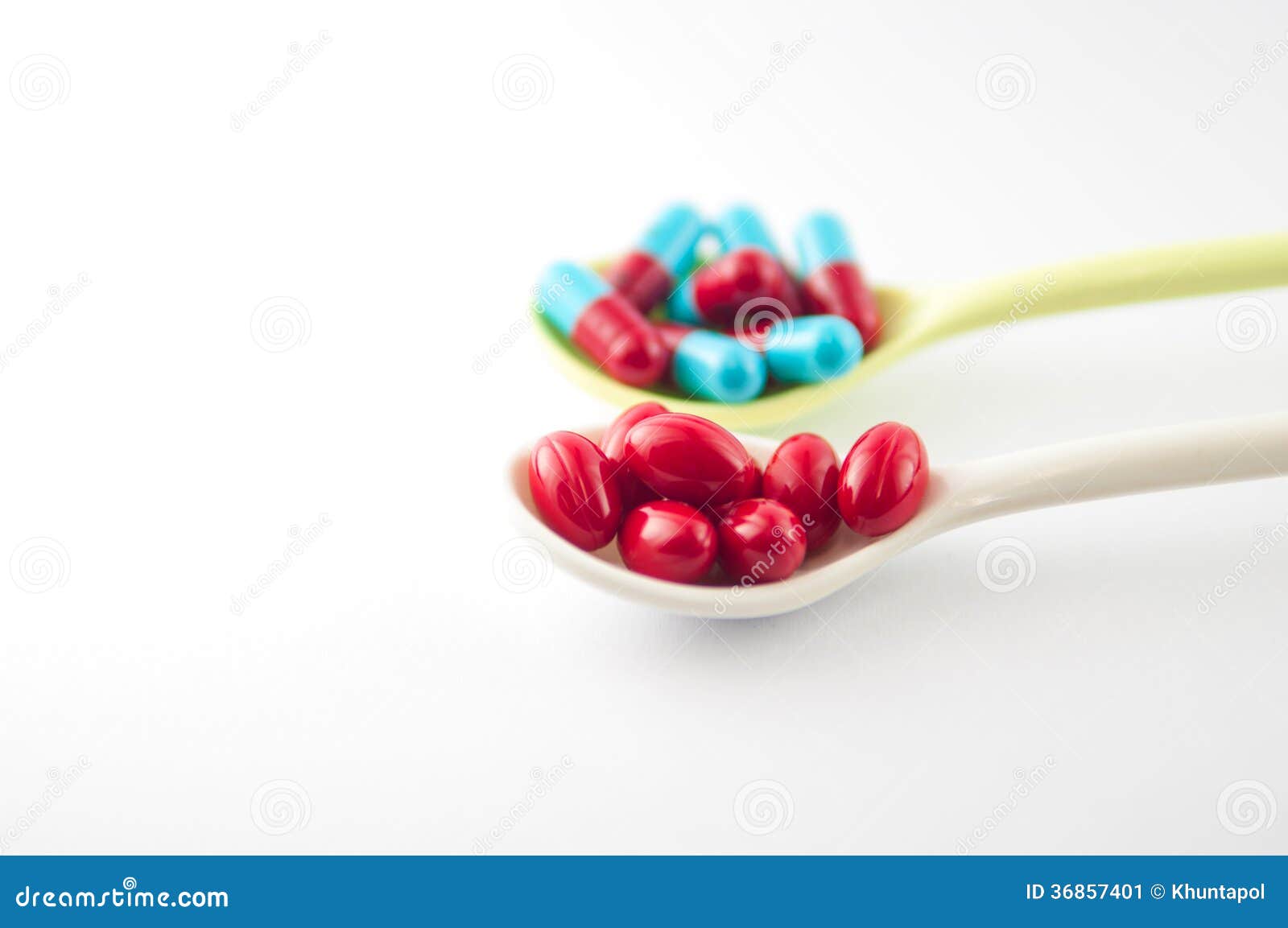 Spoon with Tablet and Capsule Stock Image - Image of healthcare, pills ...