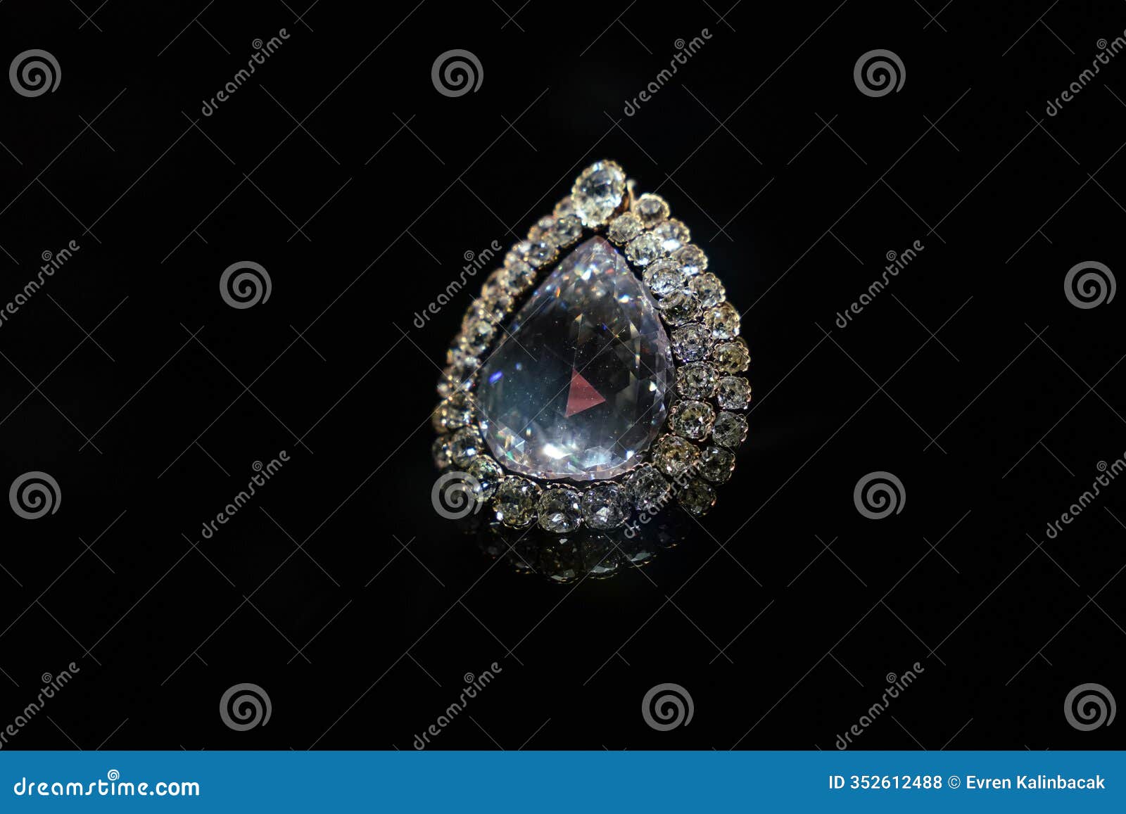 Spoonmakers Diamond in Topkapi Palace, Istanbul, Turkiye Editorial ...