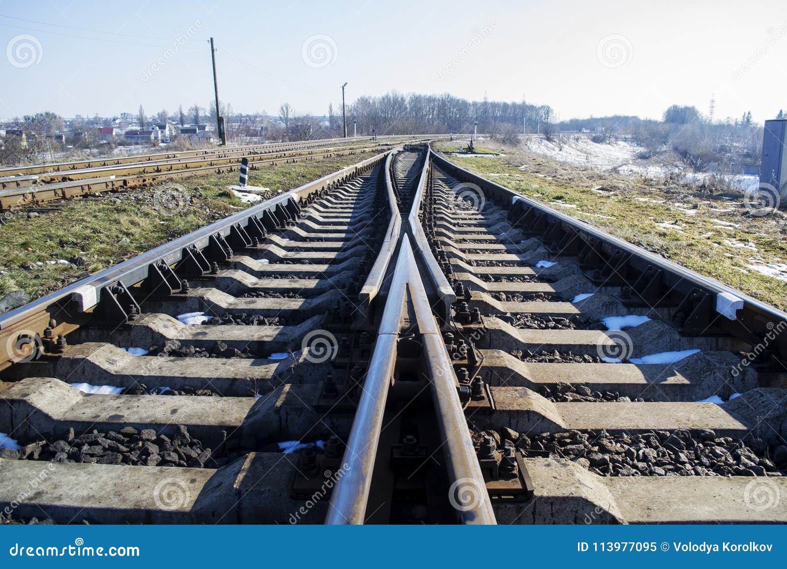 Spoorweg stock afbeelding. Image of vervoer, reis, industrie - 113977095