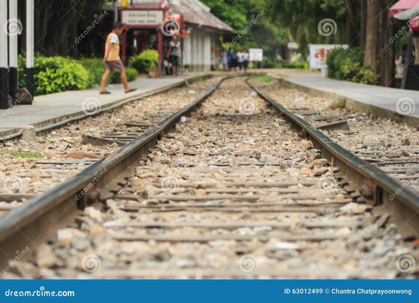Spoorweg stock afbeelding. Image of hemel, lijn, tafereel - 63012499