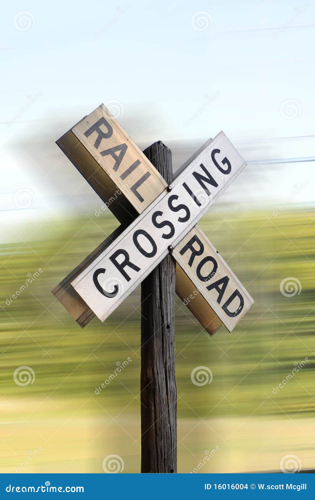 Spoorweg die teken kruist stock foto. Image of wegwijzer - 16016004