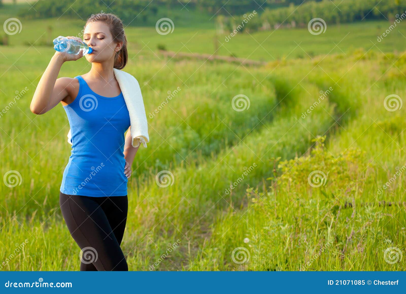 Sport woman drinking water stock image. Image of healthy - 21071085