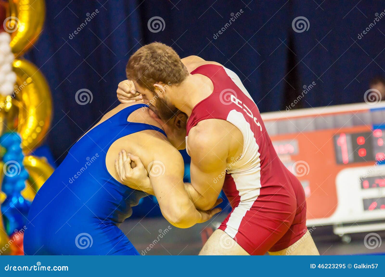 Sporten het worstelen redactionele afbeelding. Image of heet - 46223295