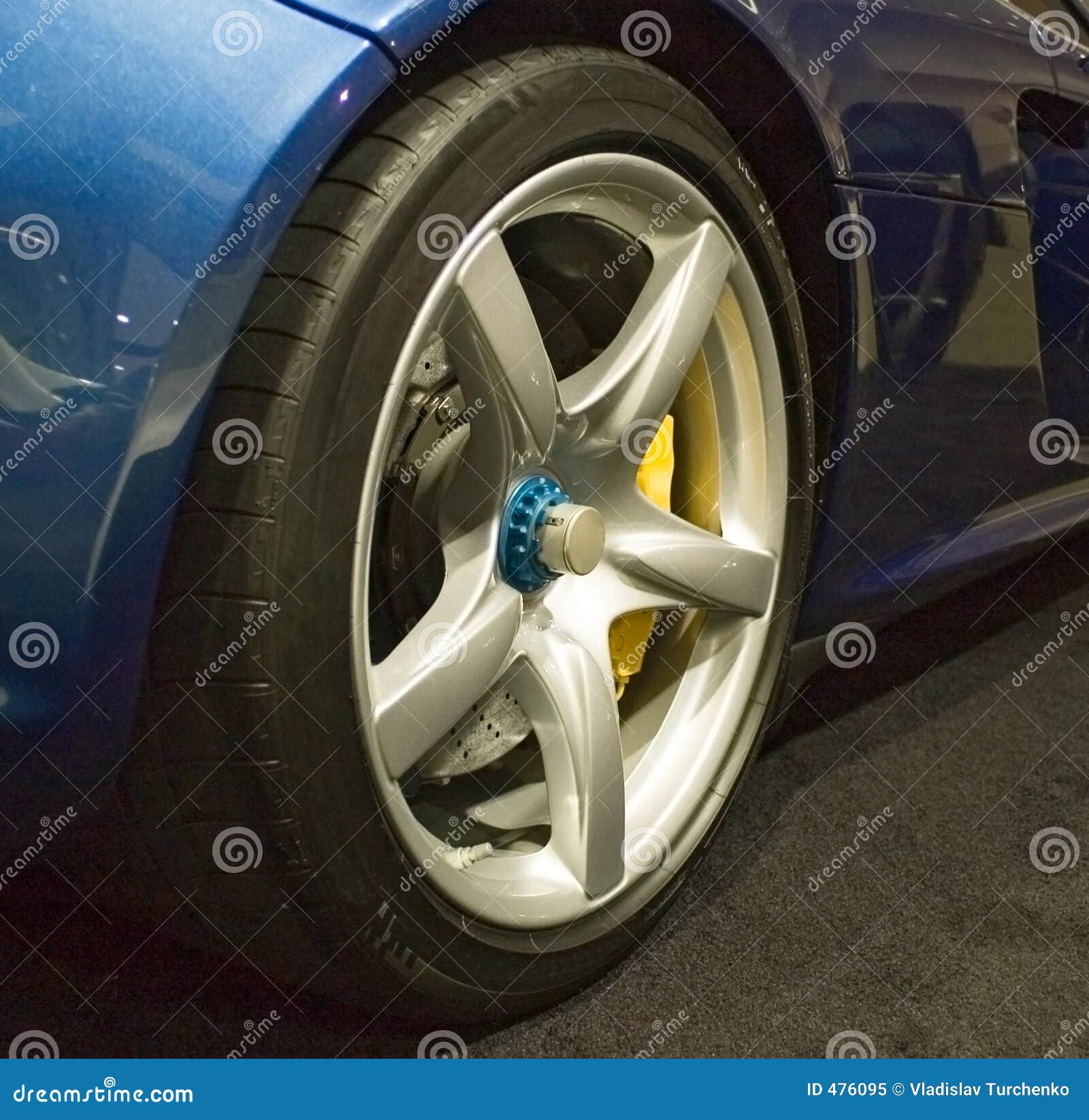 Sportscar Rad stockbild. Bild von gummireifen, auto, aluminium - 476095