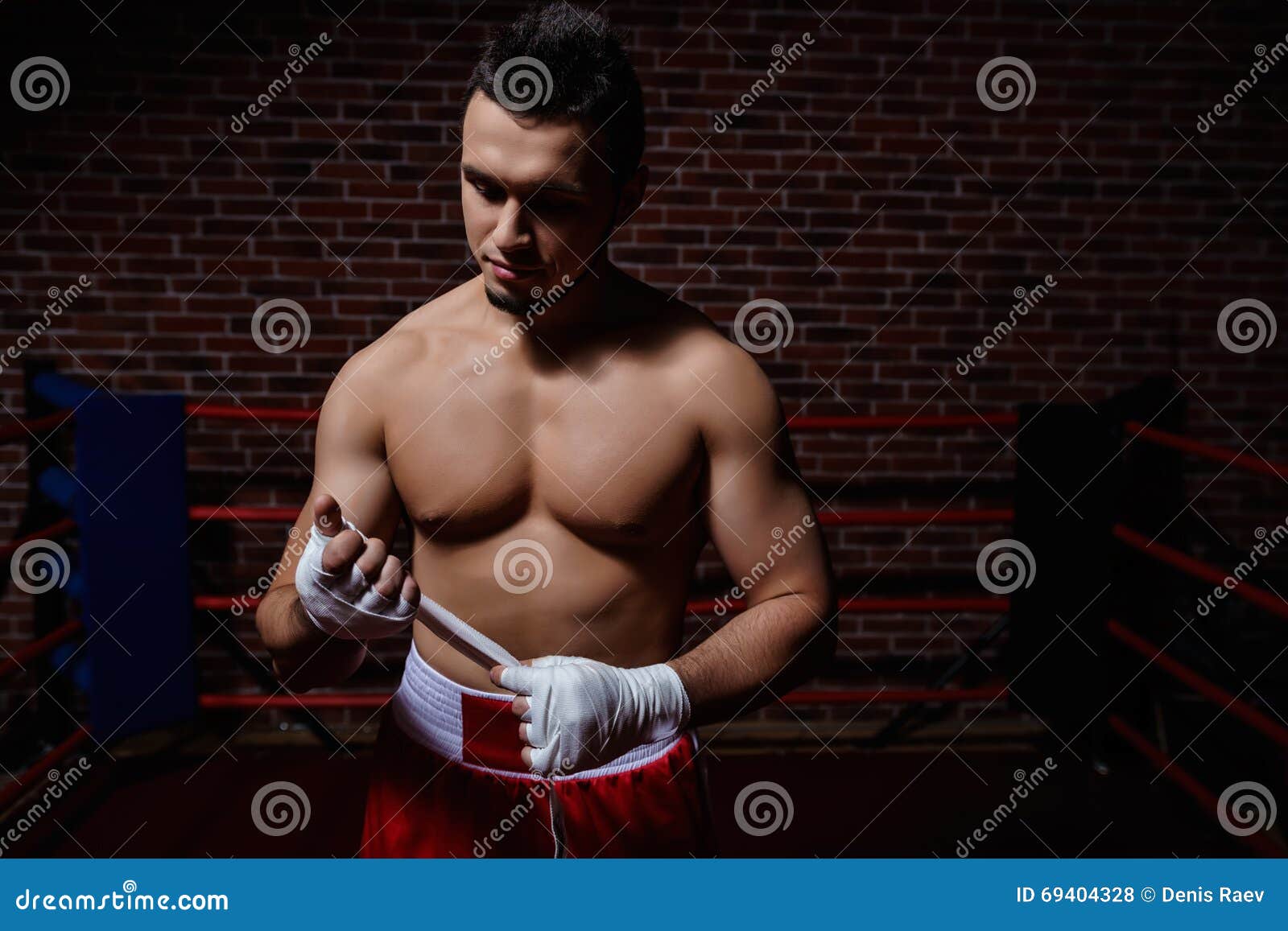 Sportsman stockfoto. Bild von zuhause, stärke, mann, trainieren - 69404328