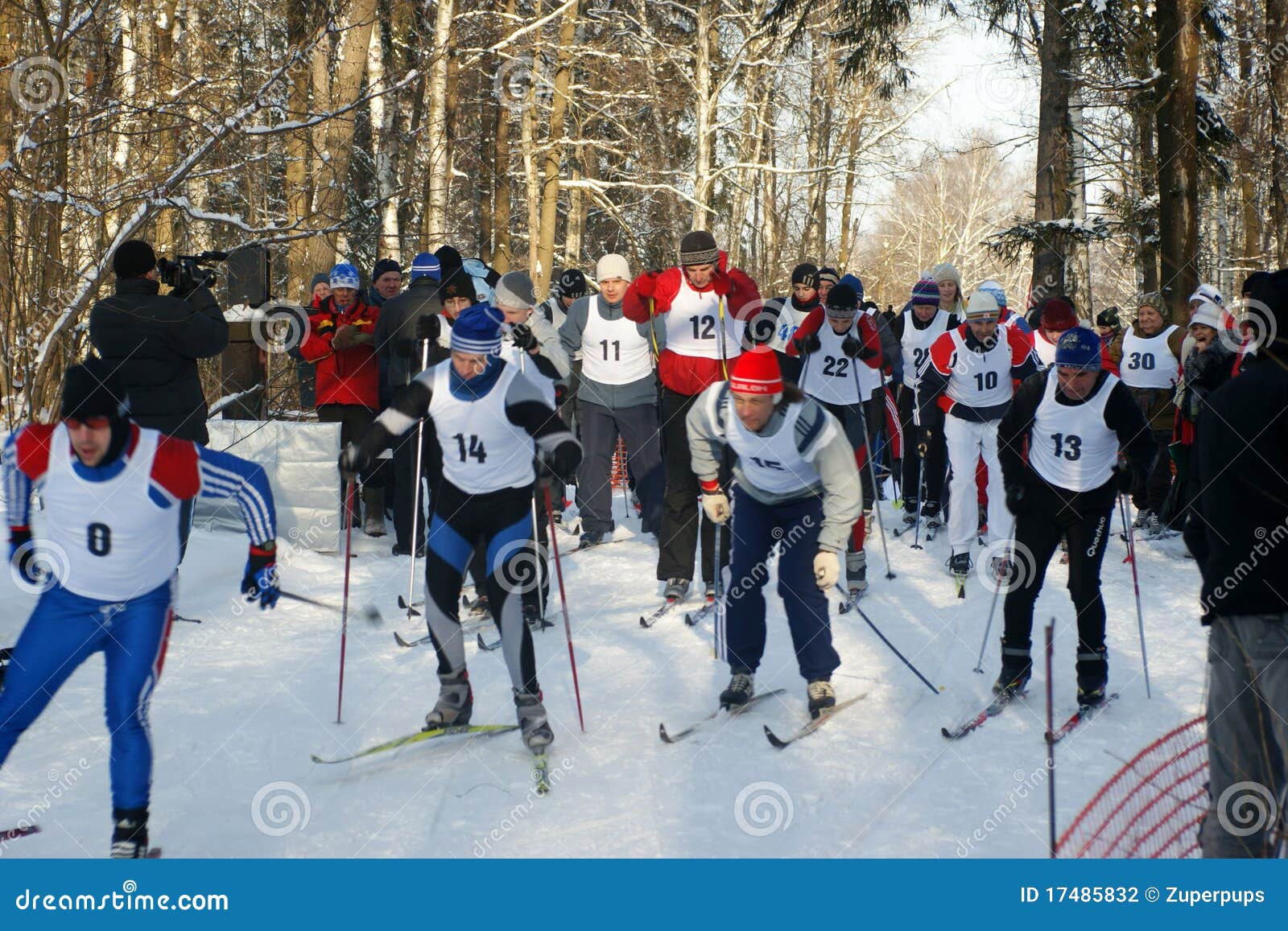 Sportsmen run on skis editorial photography. Image of mountain - 17485832
