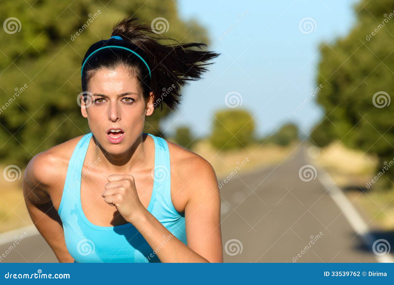 Sportvrouw Die in Weg Lopen Stock Foto - Image of geschiktheid ...