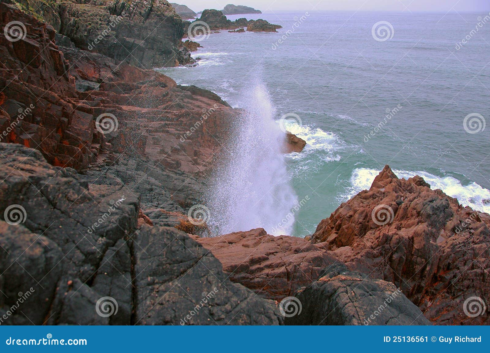 Spouting Cave, Iona, Scotland Stock Image - Image of tourist, destination: 25136561