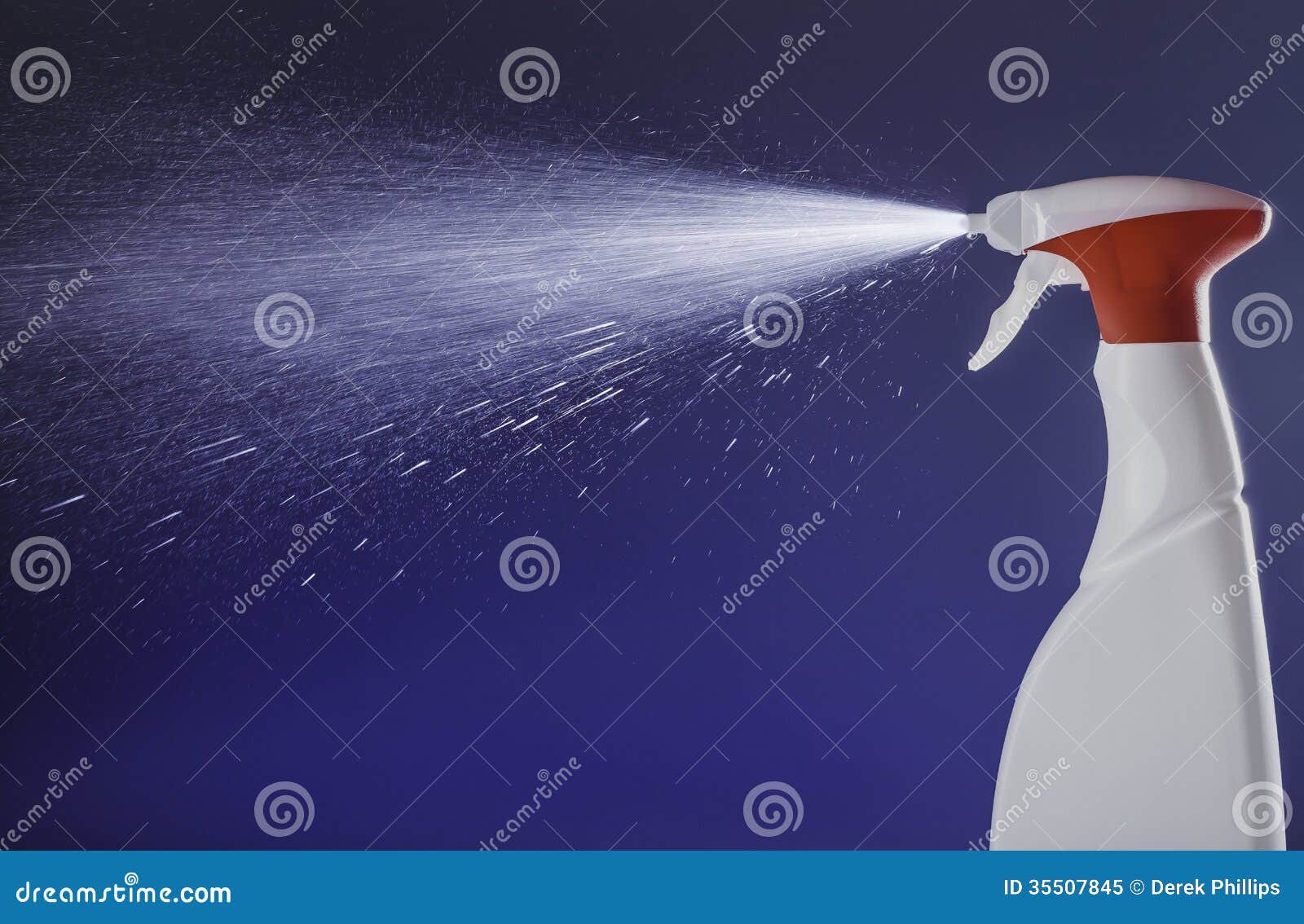 Sprühflasche-Sprühen stockbild. Bild von haushalt, sprühen - 35507845