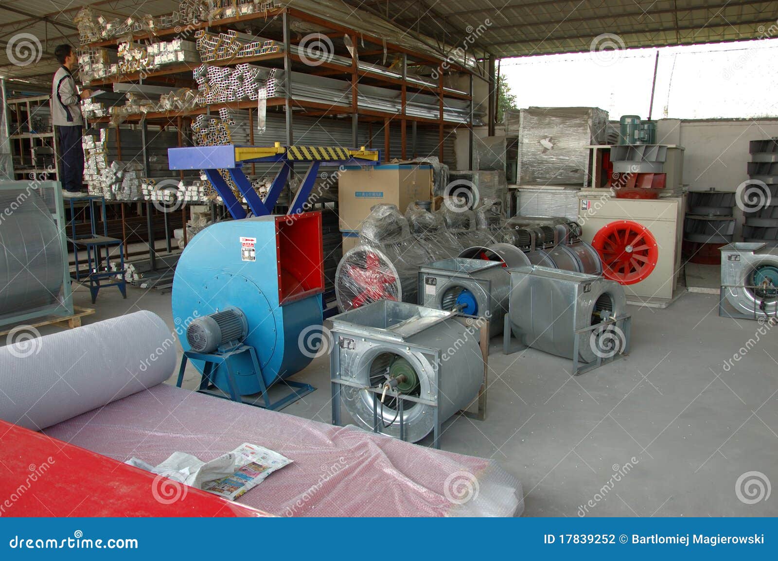 Spray Booths Factory in China Editorial Photography - Image of workers ...