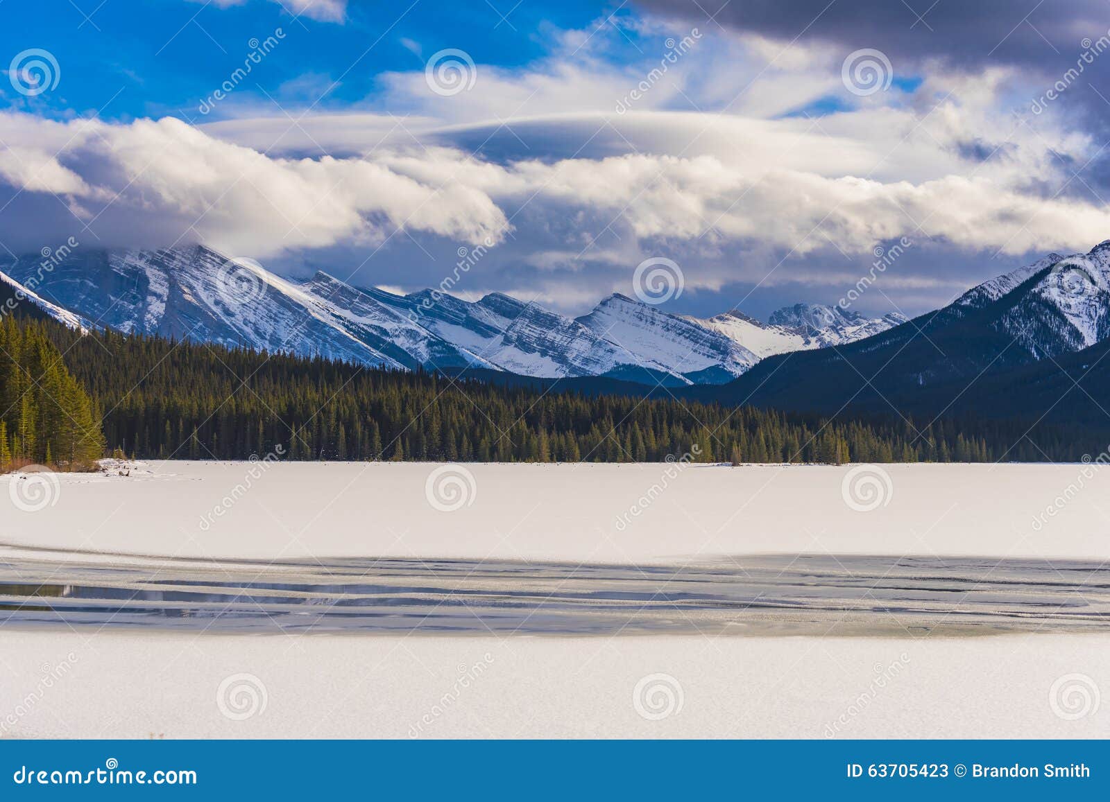 Spray lakes area alberta stock image. Image of time, kananaskis - 63705423