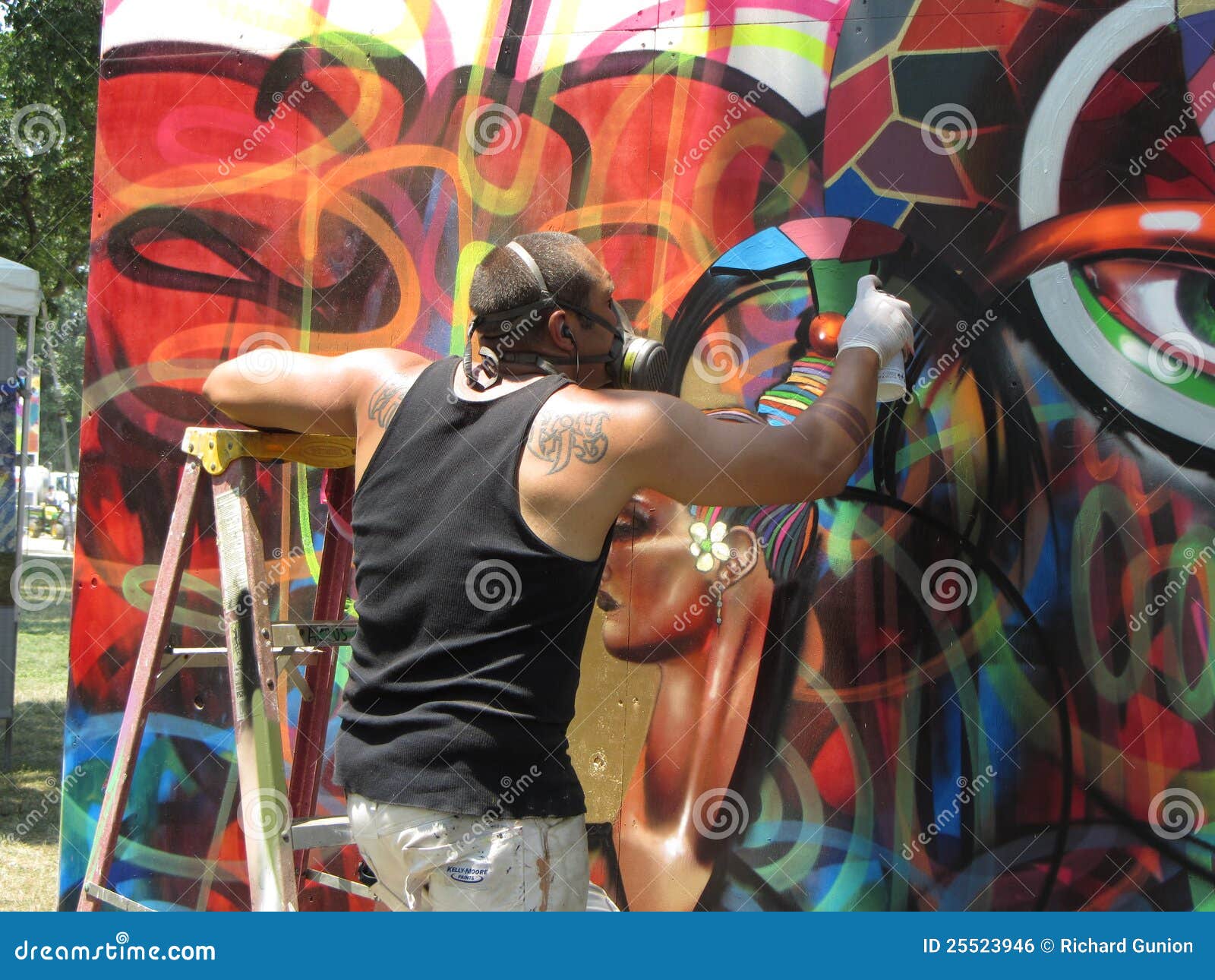 Spray Painting a Mural editorial photo. Image of festival - 25523946