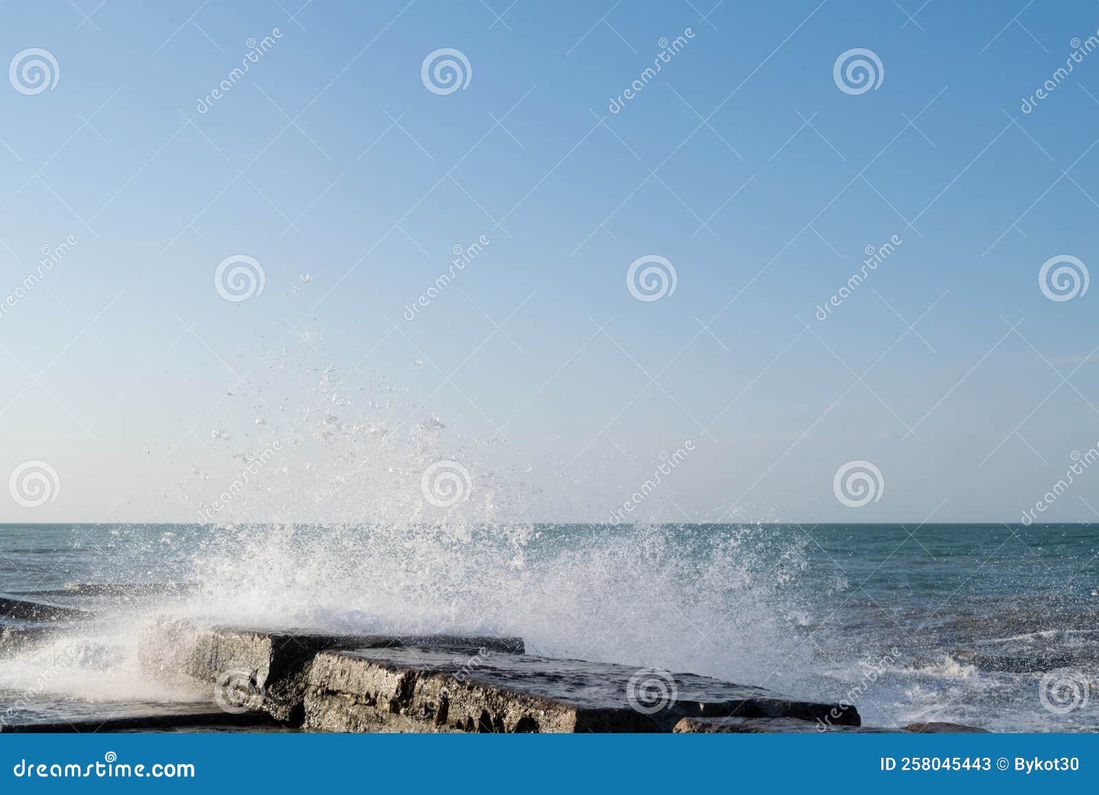 Spray. Paisagem. Fundo Marinho. Imagem de Stock - Imagem de cenas ...