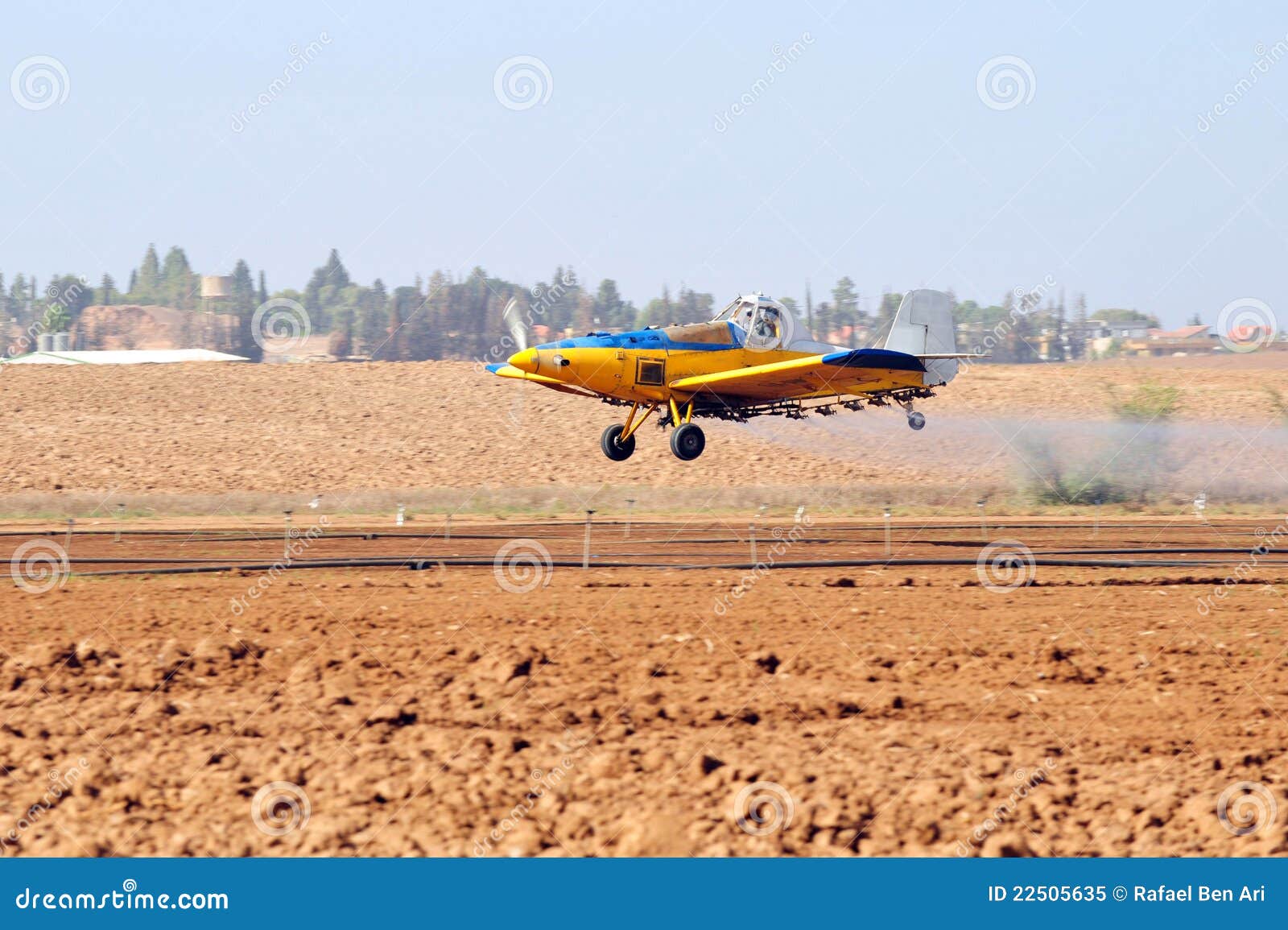 Spray Plane stock image. Image of landing, feed, airflow - 22505635