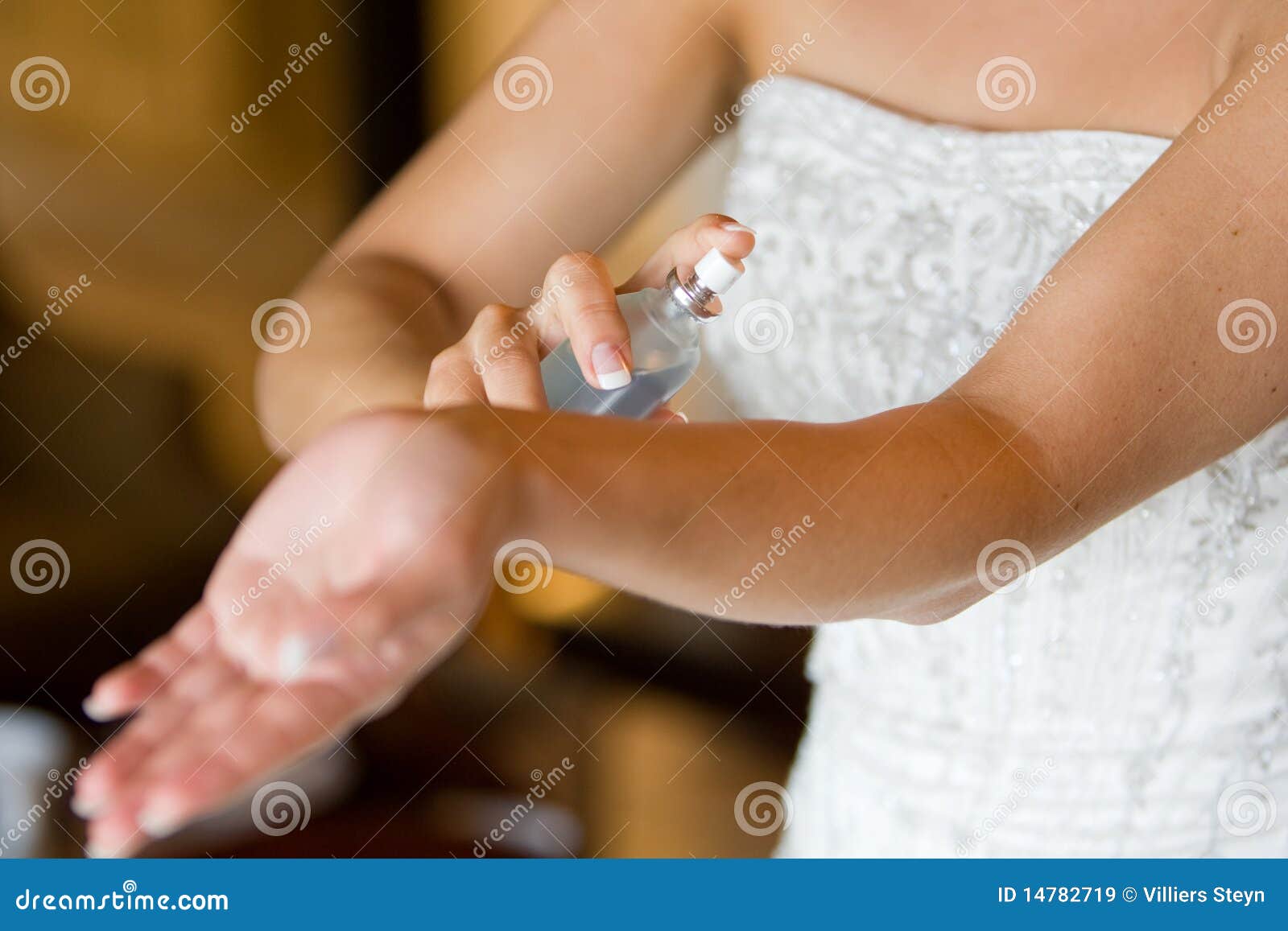 Spraying perfume stock image. Image of beauty, preparation - 14782719