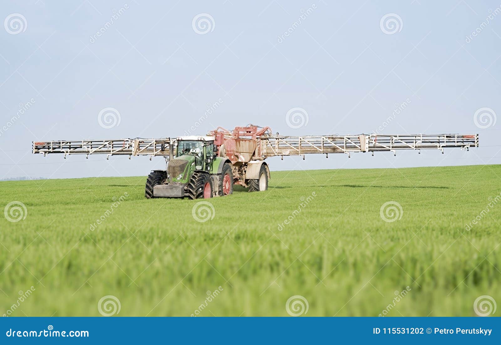 Spraying wheat field editorial photography. Image of equipment - 115531202