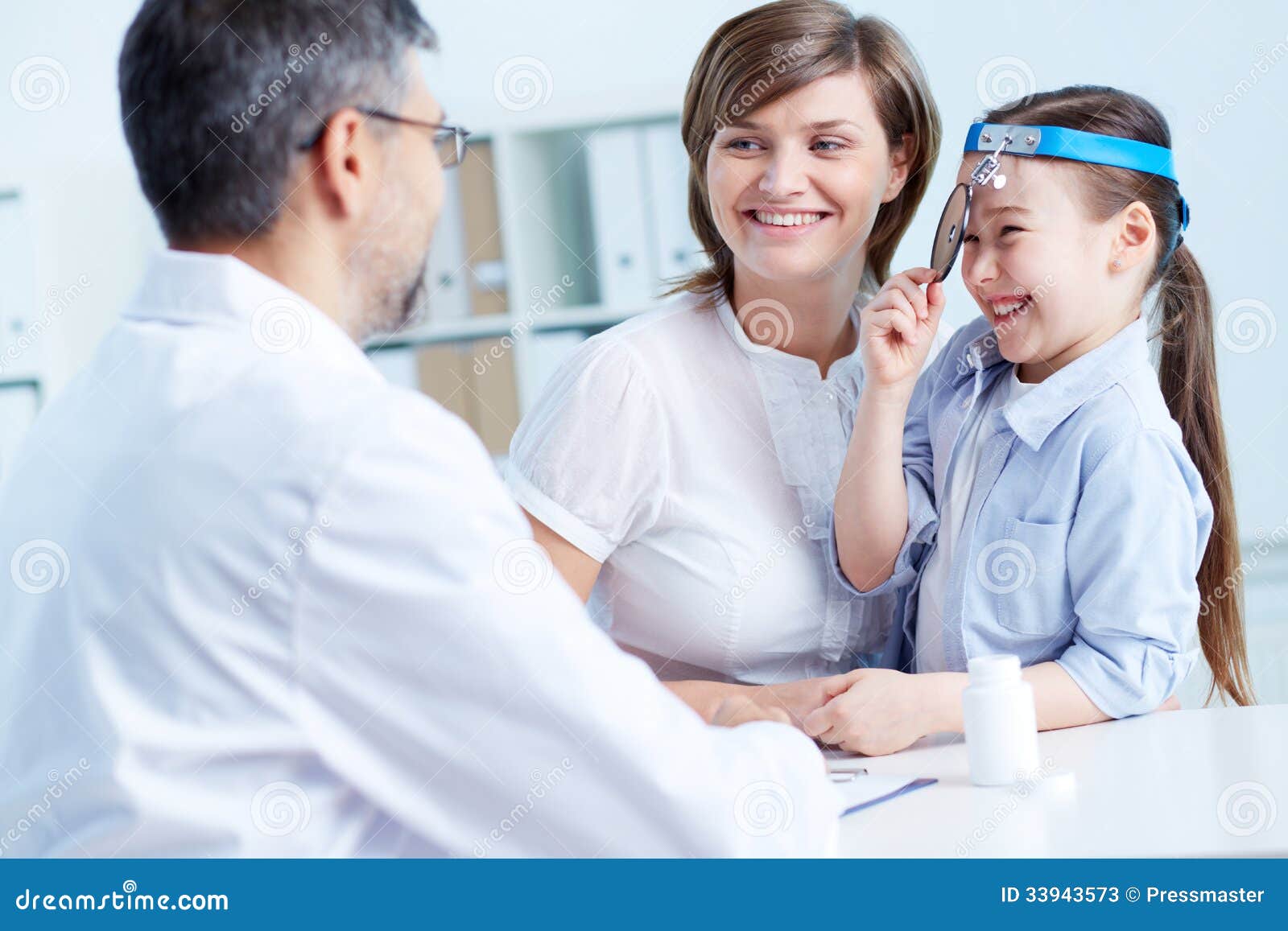 Sprechen mit dem Doktor stockbild. Bild von kliniker - 33943573