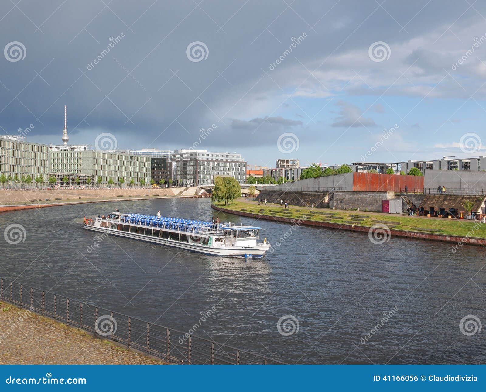 Spree River Berlin editorial photo. Image of river, water - 41166056