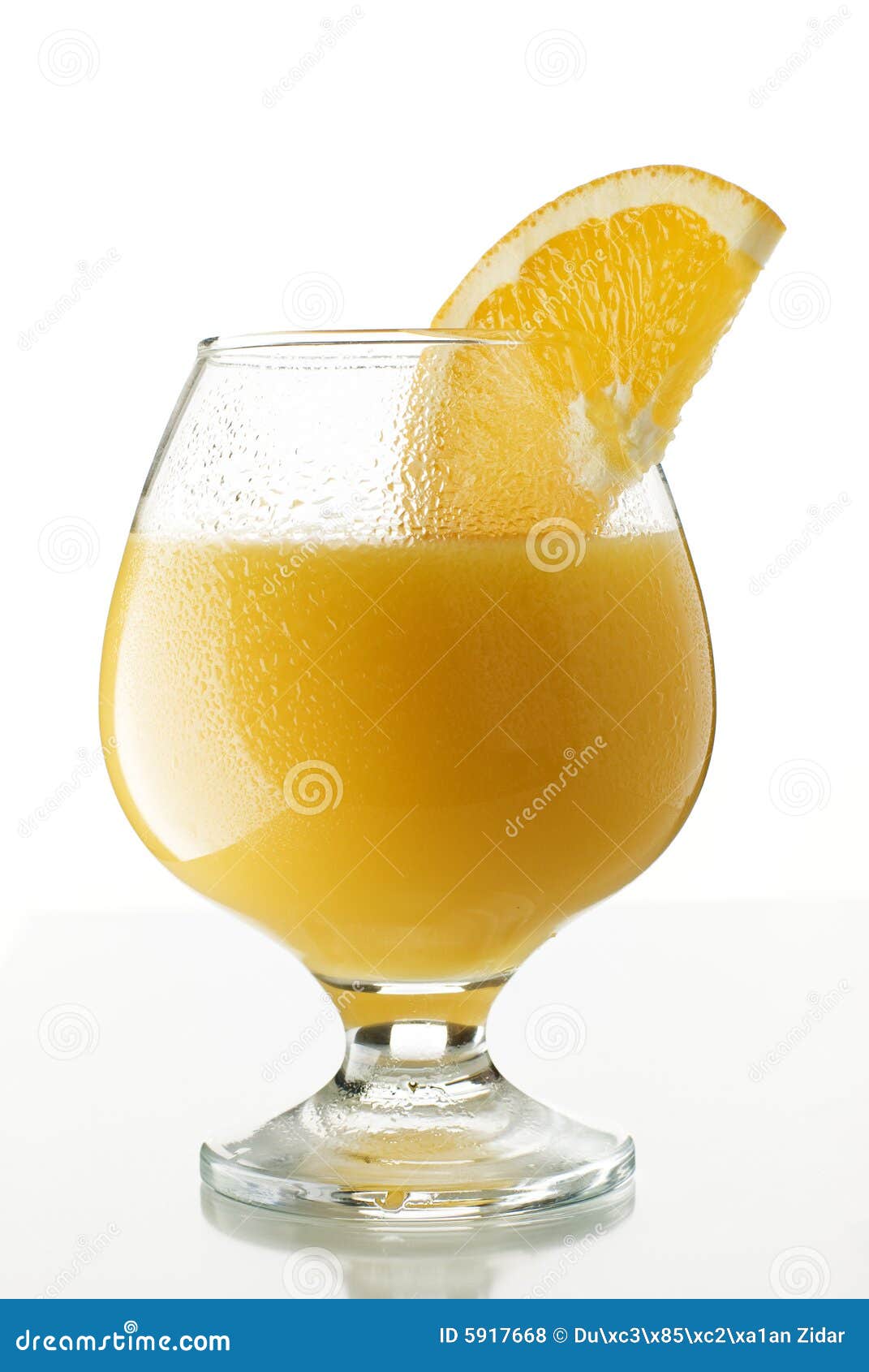 Spremuta fotografia stock. Immagine di bianco, arancione - 5917668