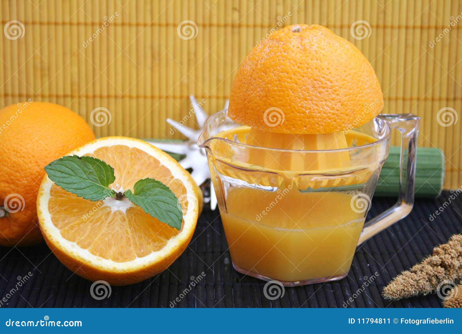 Spremuta fresca immagine stock. Immagine di mandarino - 11794811