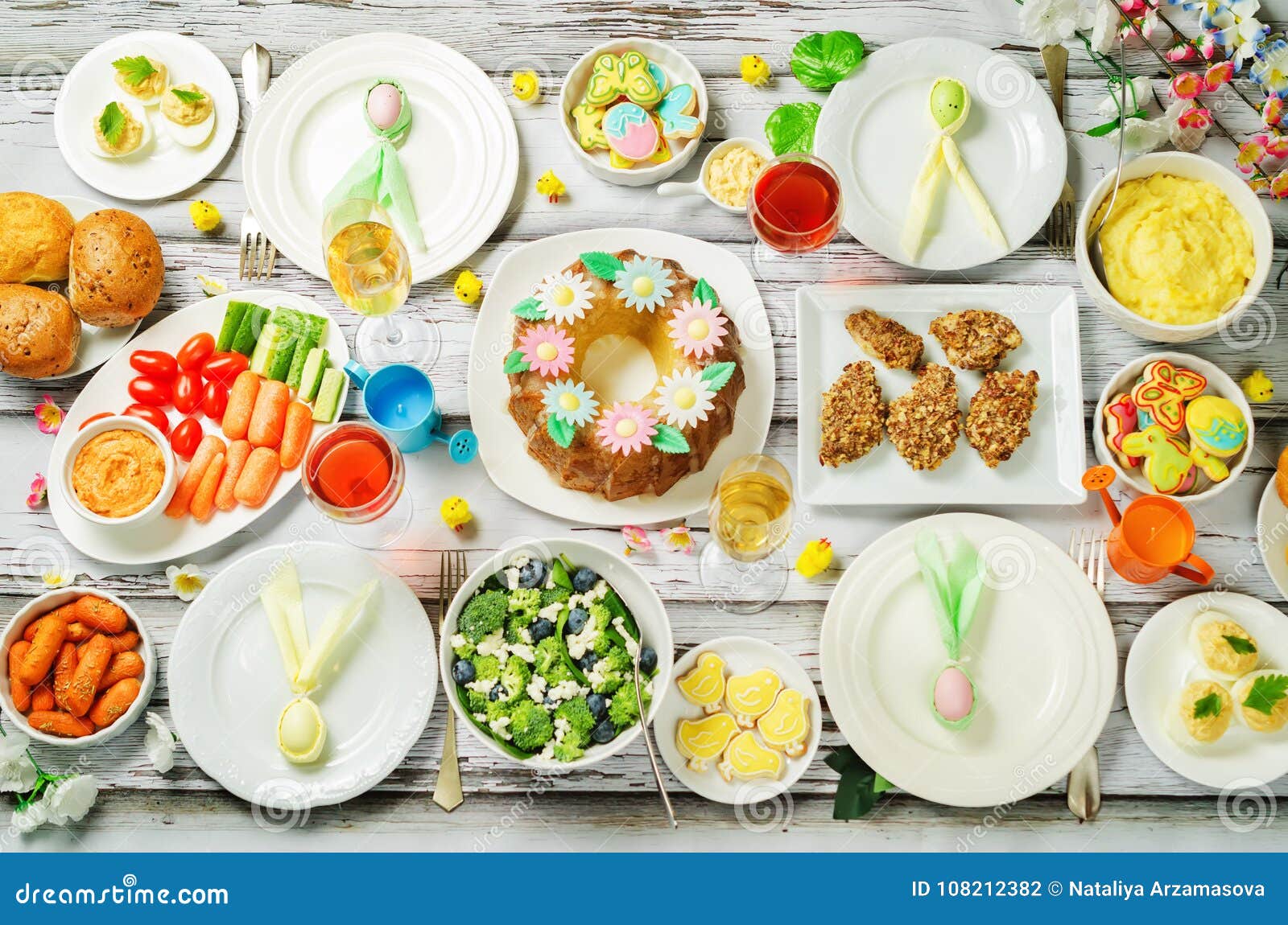 Spring Easter Main Dish Table Setting Stock Photo - Image of party ...