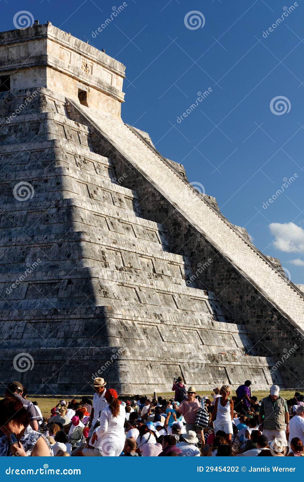 Spring Equinox 2012 at Chichen Itza Editorial Photography - Image of ...