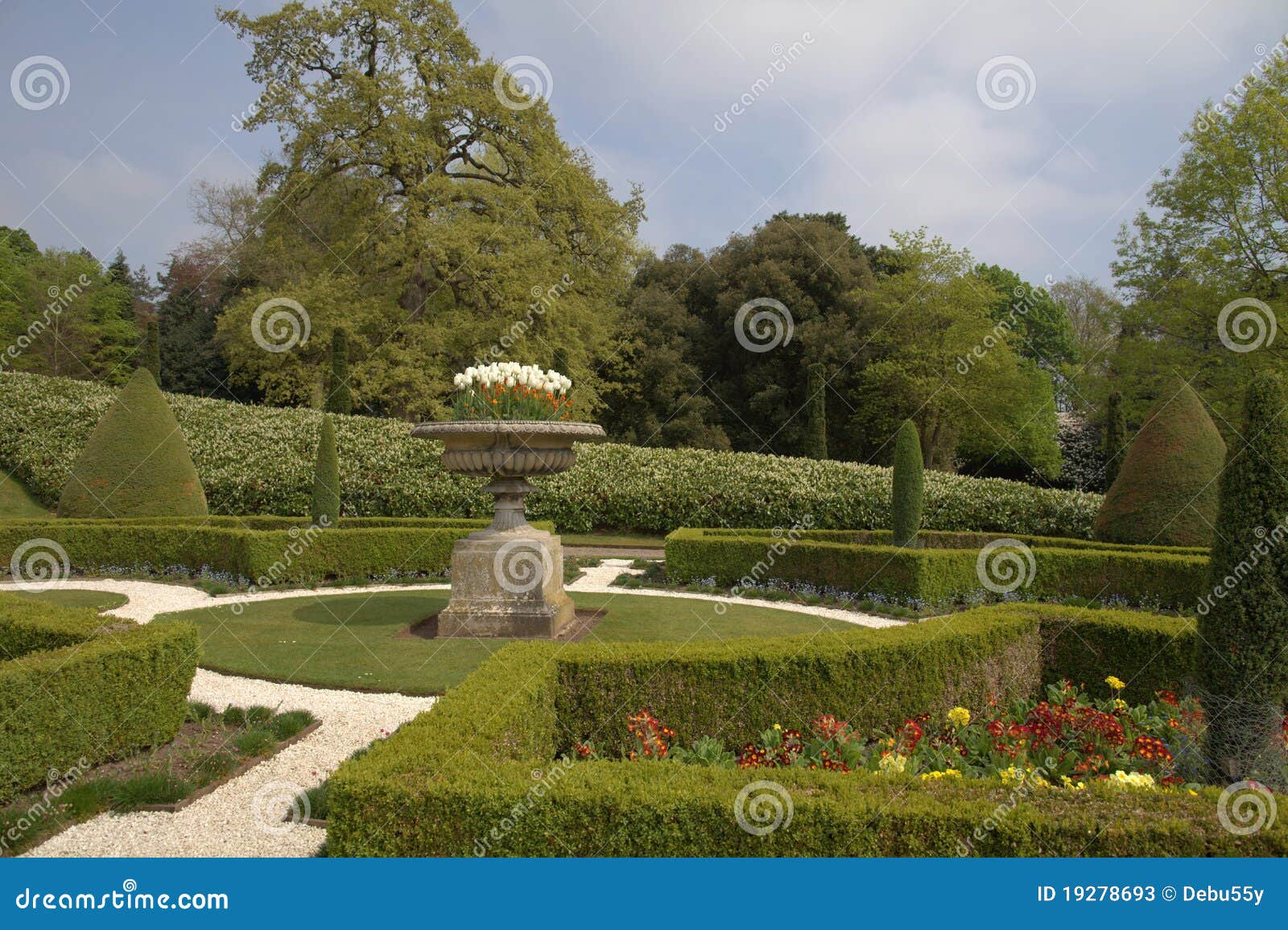 Spring Garden at a Stately Home Stock Image - Image of topiary, english ...