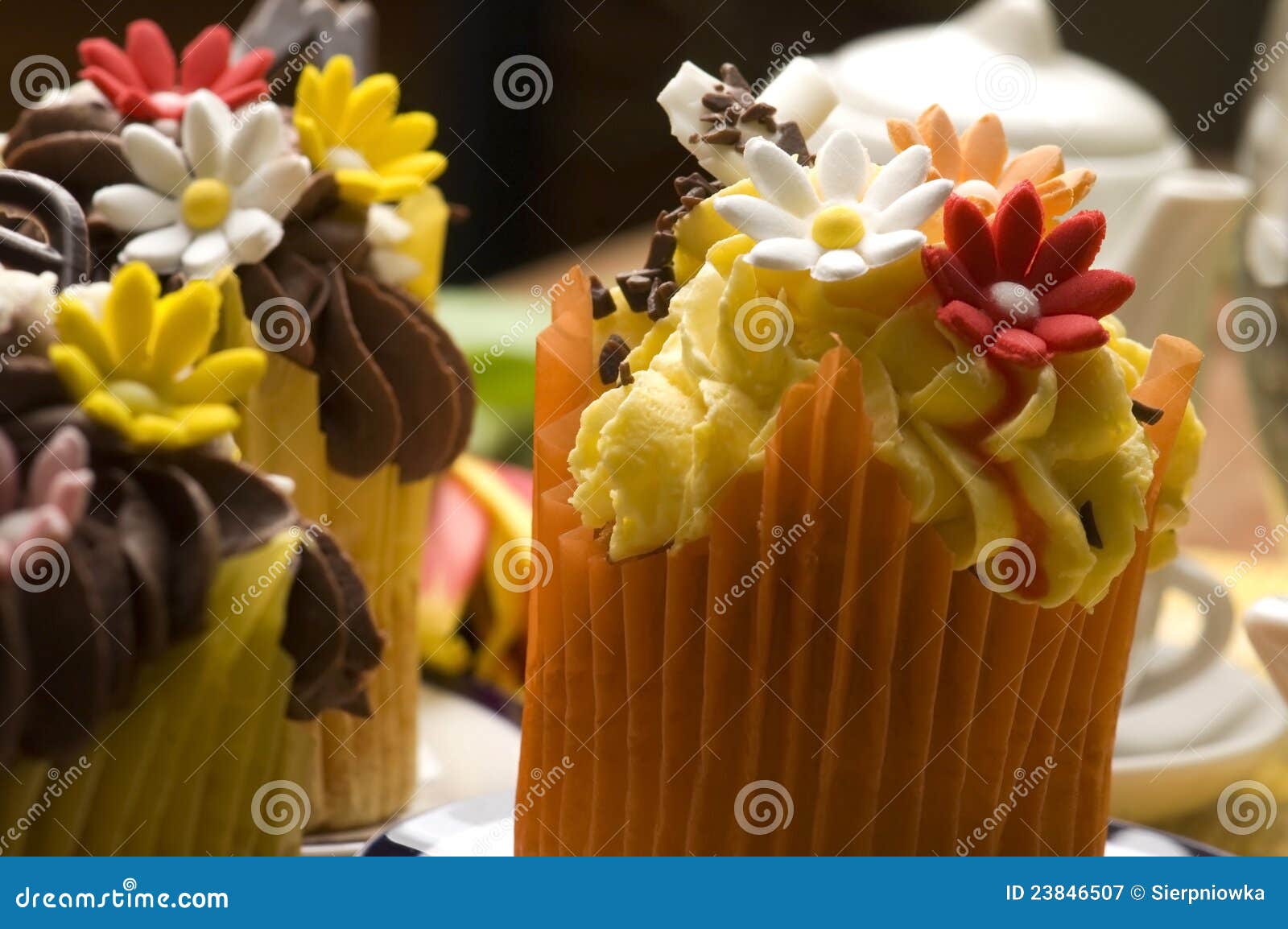 Spring Muffins Decorated with Flower Stock Image - Image of pink ...