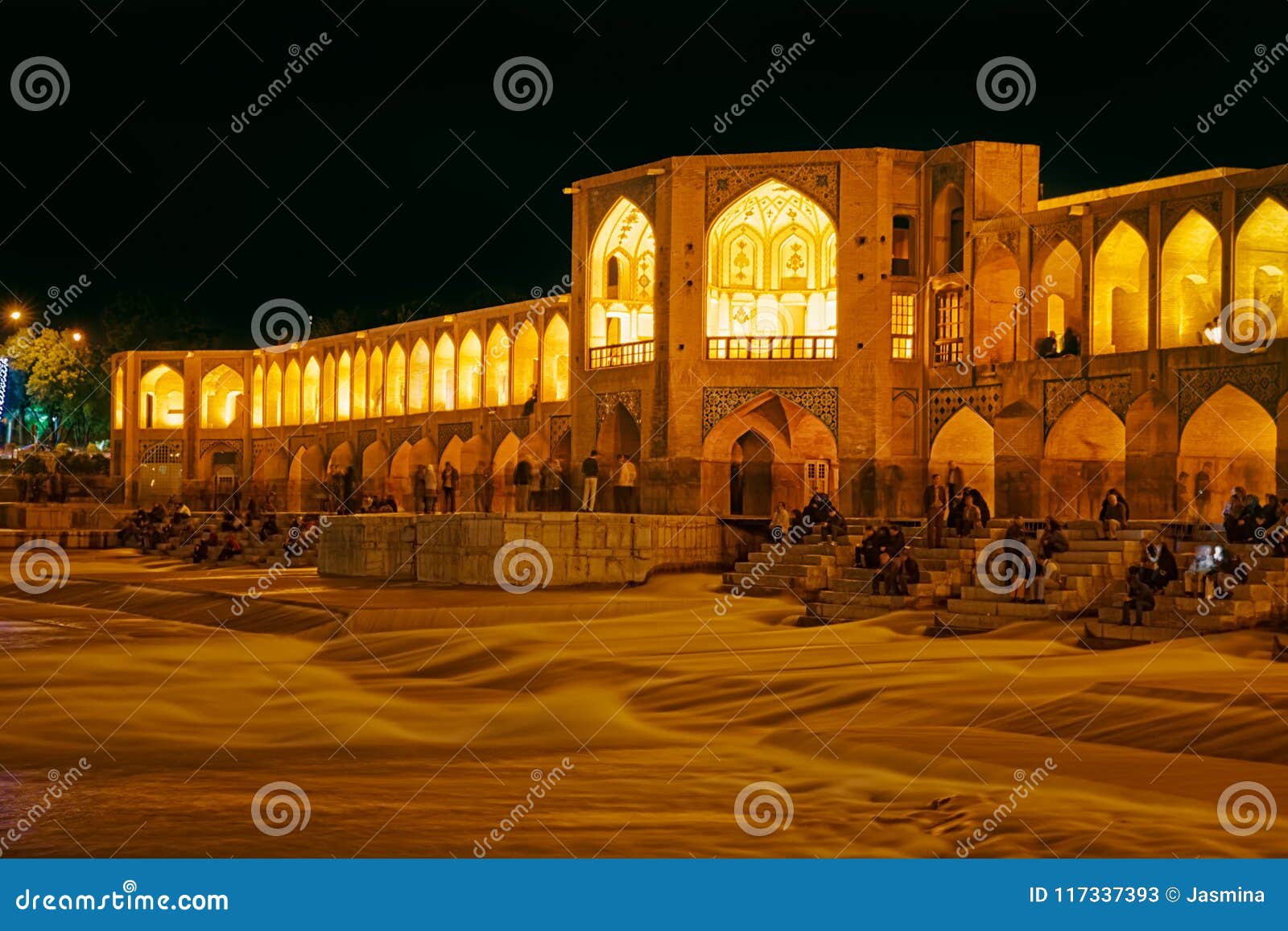 Khaju Bridge Isfahan stock image. Image of ancient, monument - 117337393