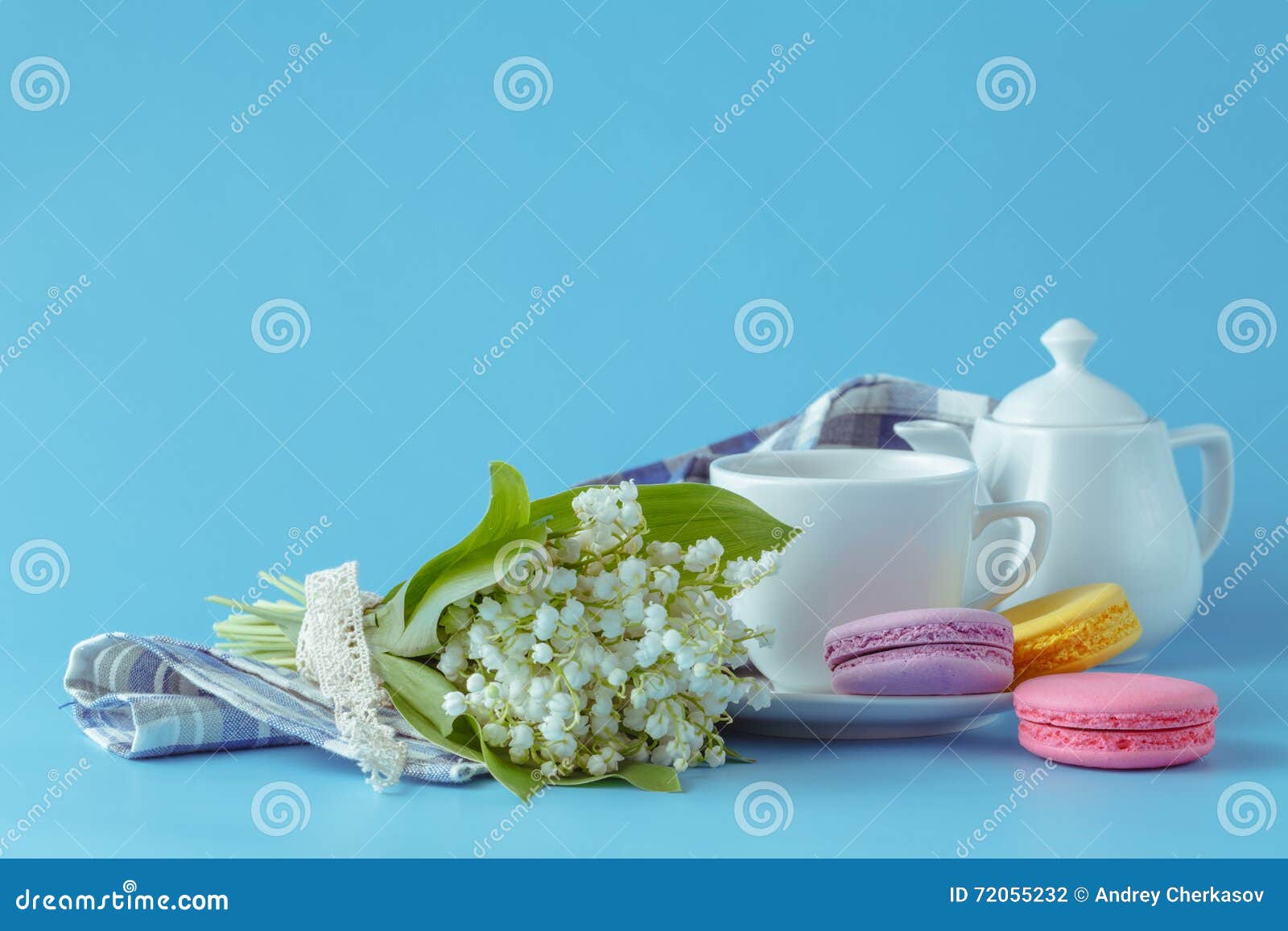 Spring Tea Drinking with White Flowers on Blue Background Stock Photo ...