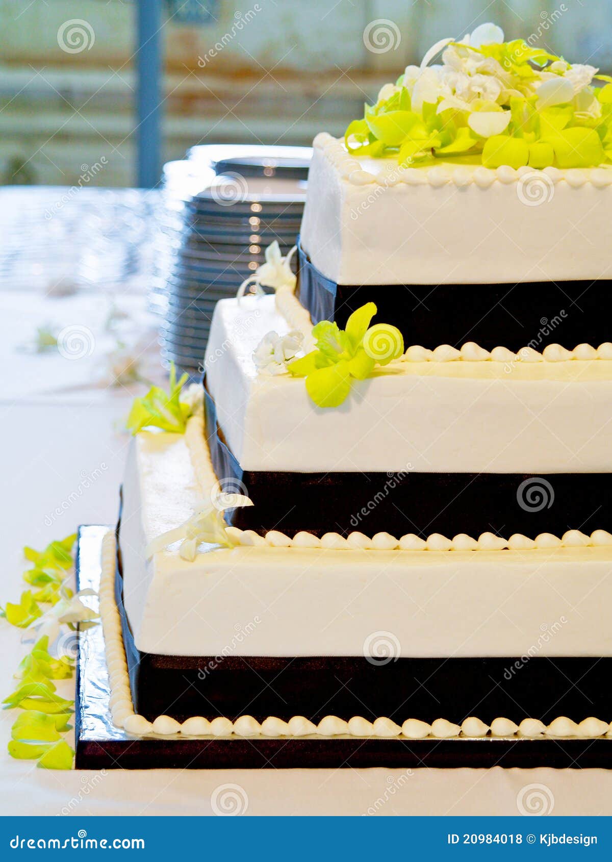 Spring Wedding Cake Side View Stock Photo - Image of green, view: 20984018