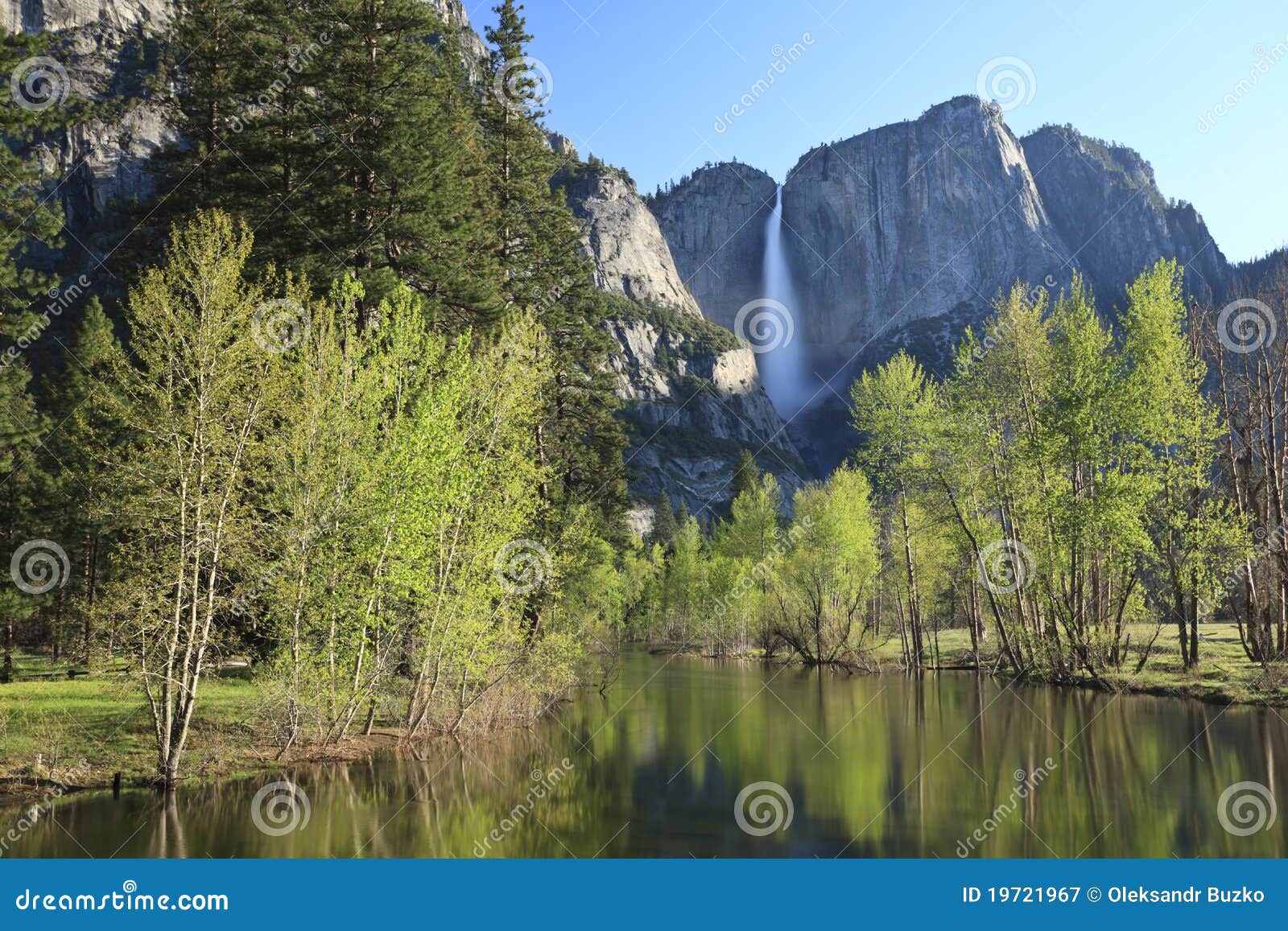 Spring in Yosemite Valley stock image. Image of cliff - 19721967