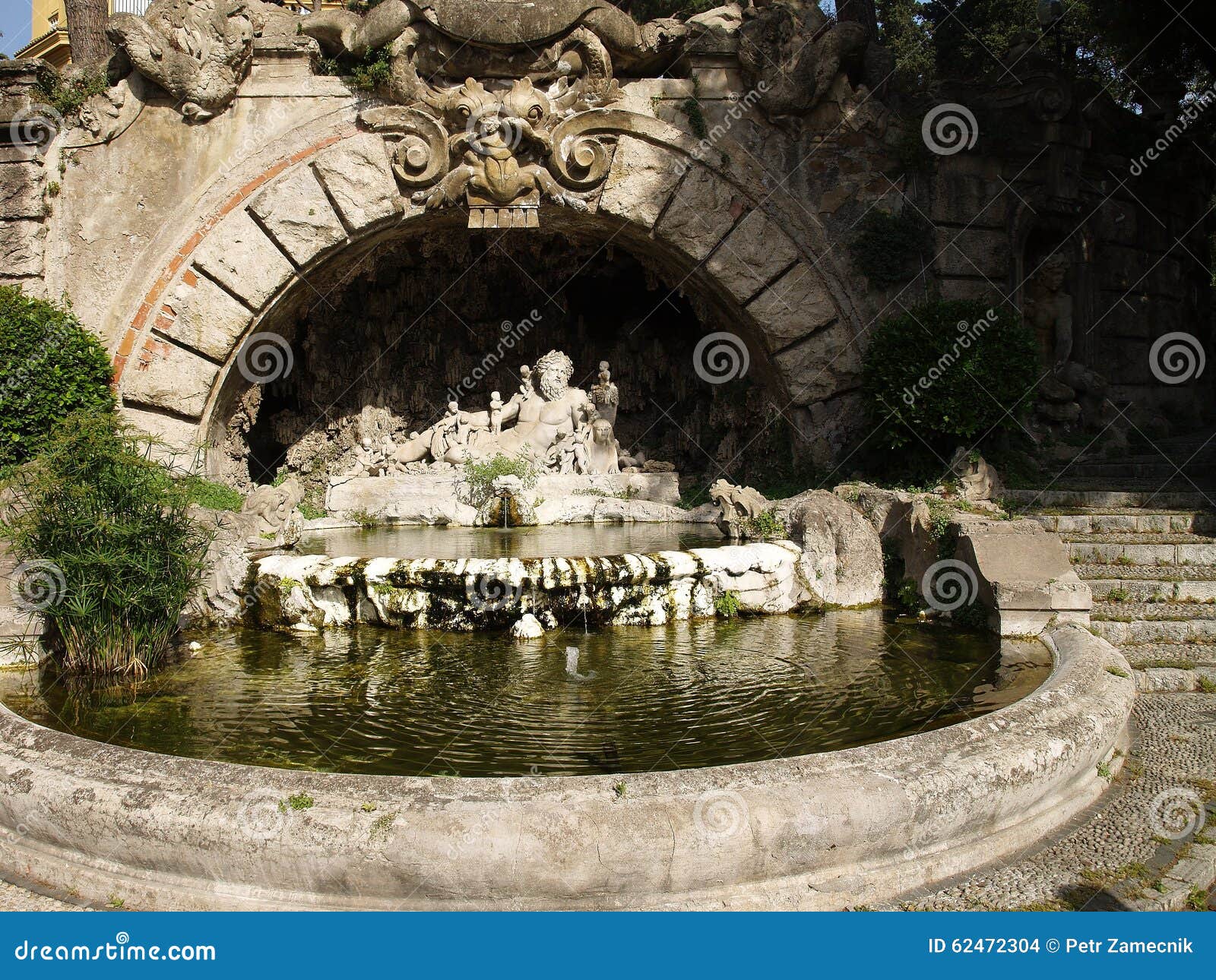 Springbrunn rome arkivfoto. Bild av stenar, statyer, gammal - 62472304