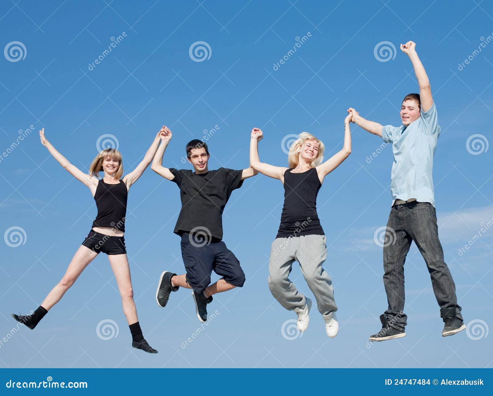 Springen Mit Vier Jugendlichen Stockfoto - Bild von europäisch ...