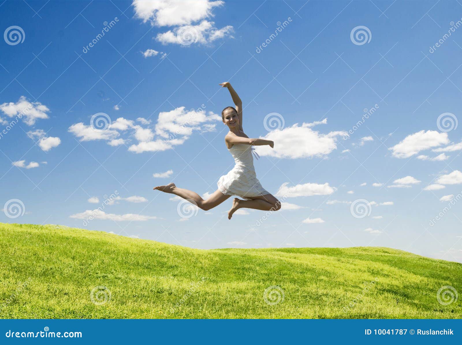 Springende Frau stockbild. Bild von gesund, athlet, lebensstile - 10041787