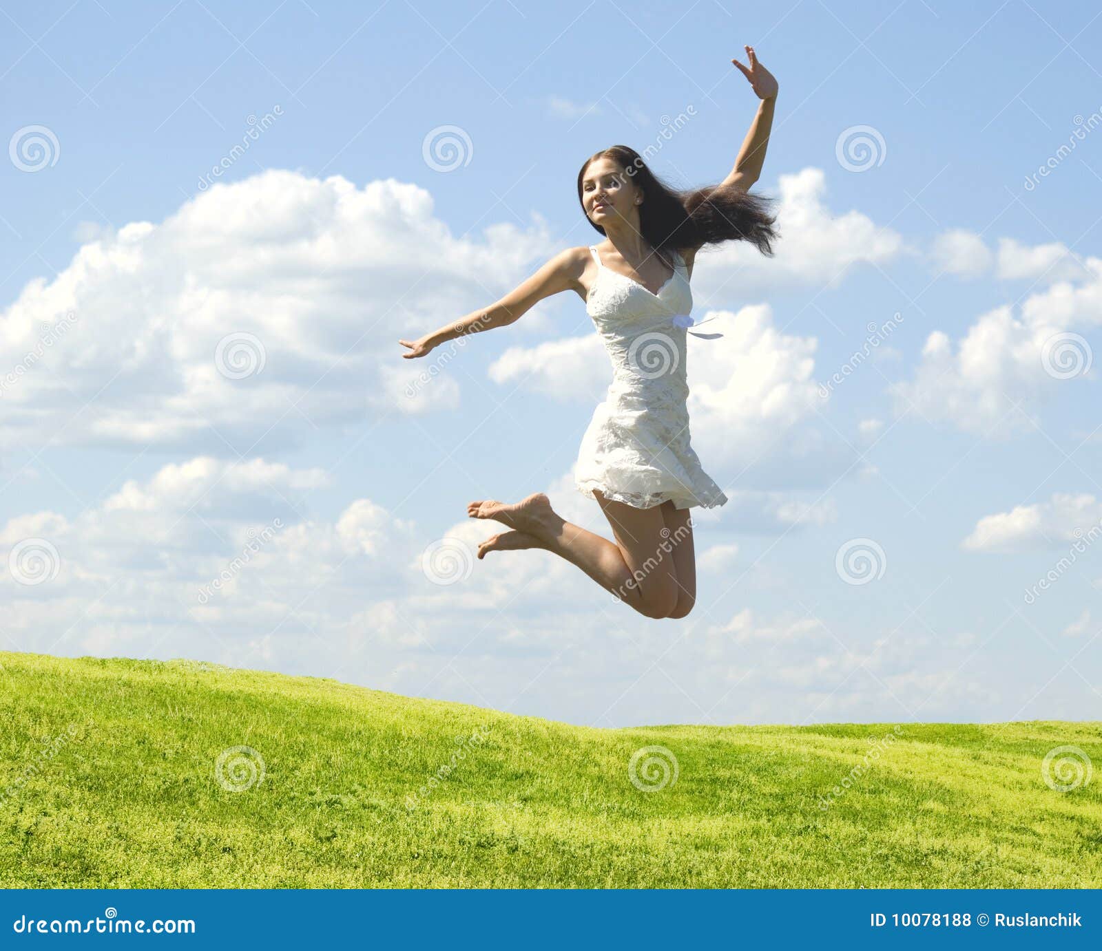 Springende Frau stockfoto. Bild von gesund, menschlich - 10078188