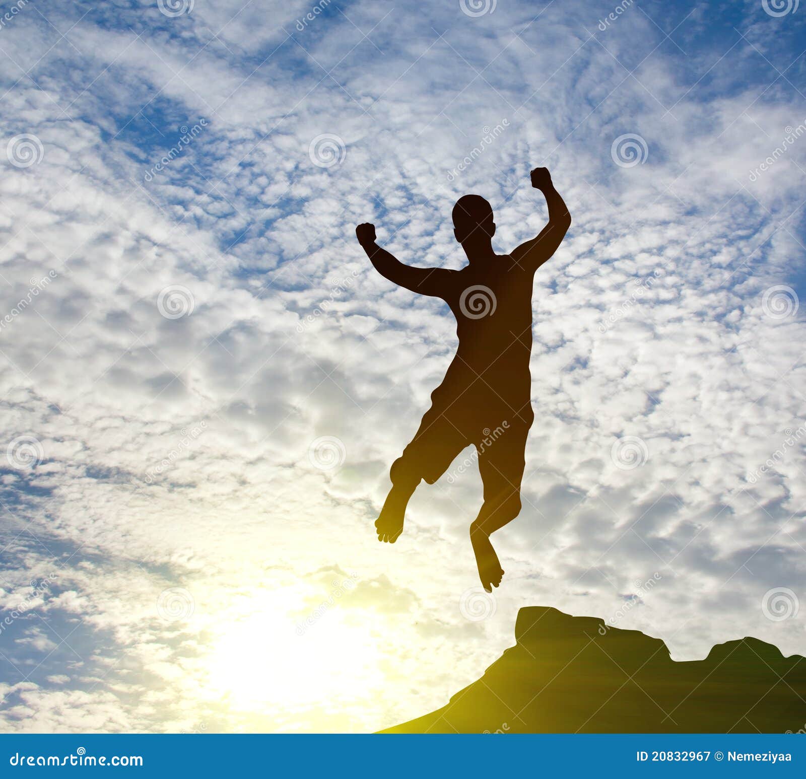 Springende Mens Op Zonsopgang Stock Afbeelding - Image of actief ...