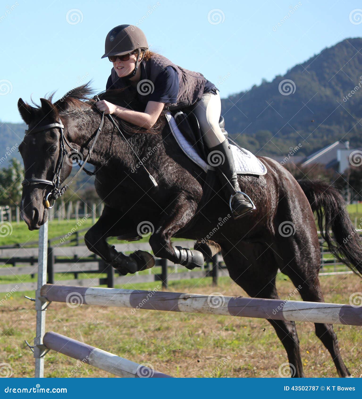 Springende Rappe Des Jugendlichen Redaktionelles Stockfotografie - Bild ...