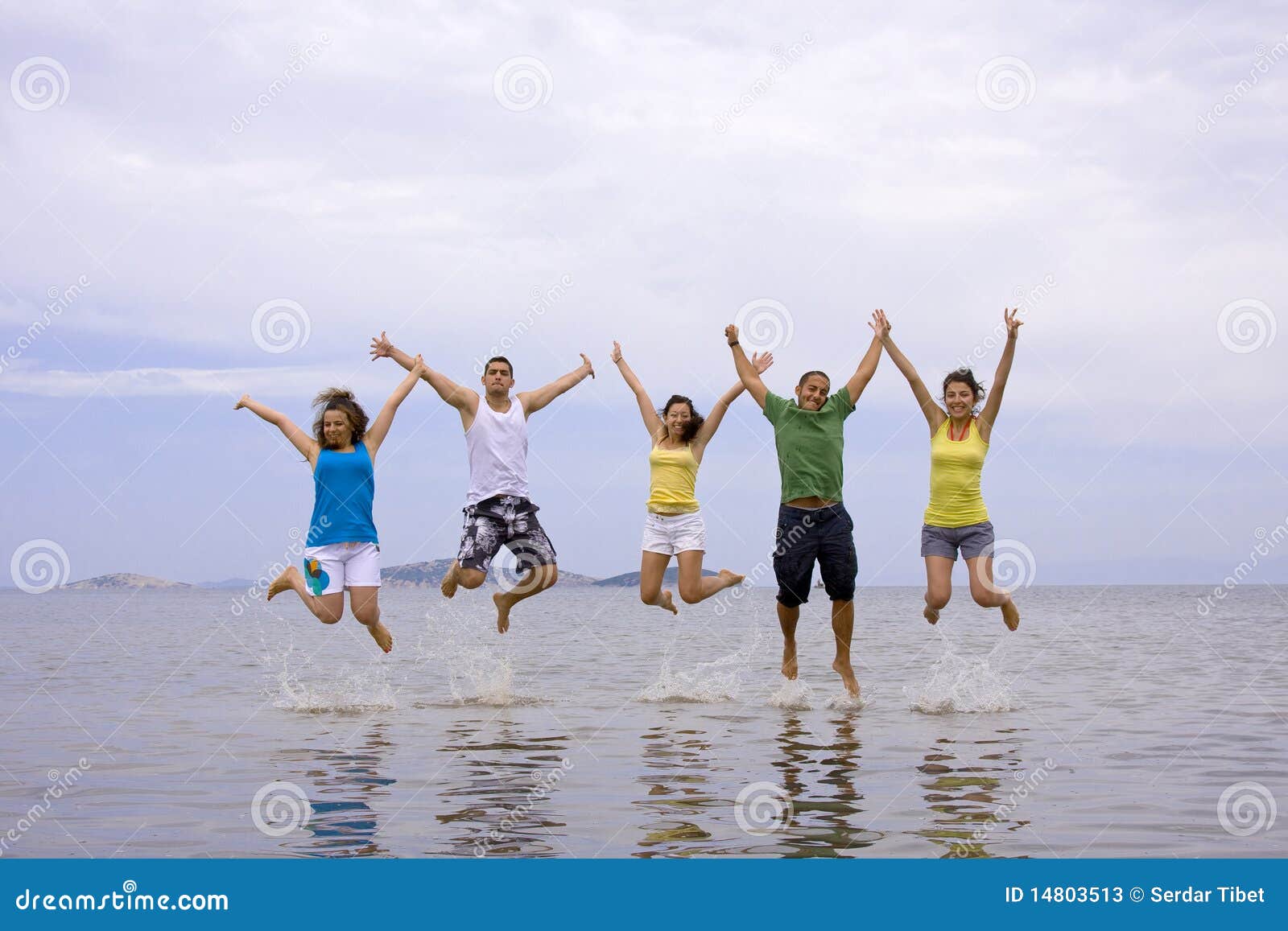 Springende tienerjaren stock afbeelding. Image of vreugde - 14803513