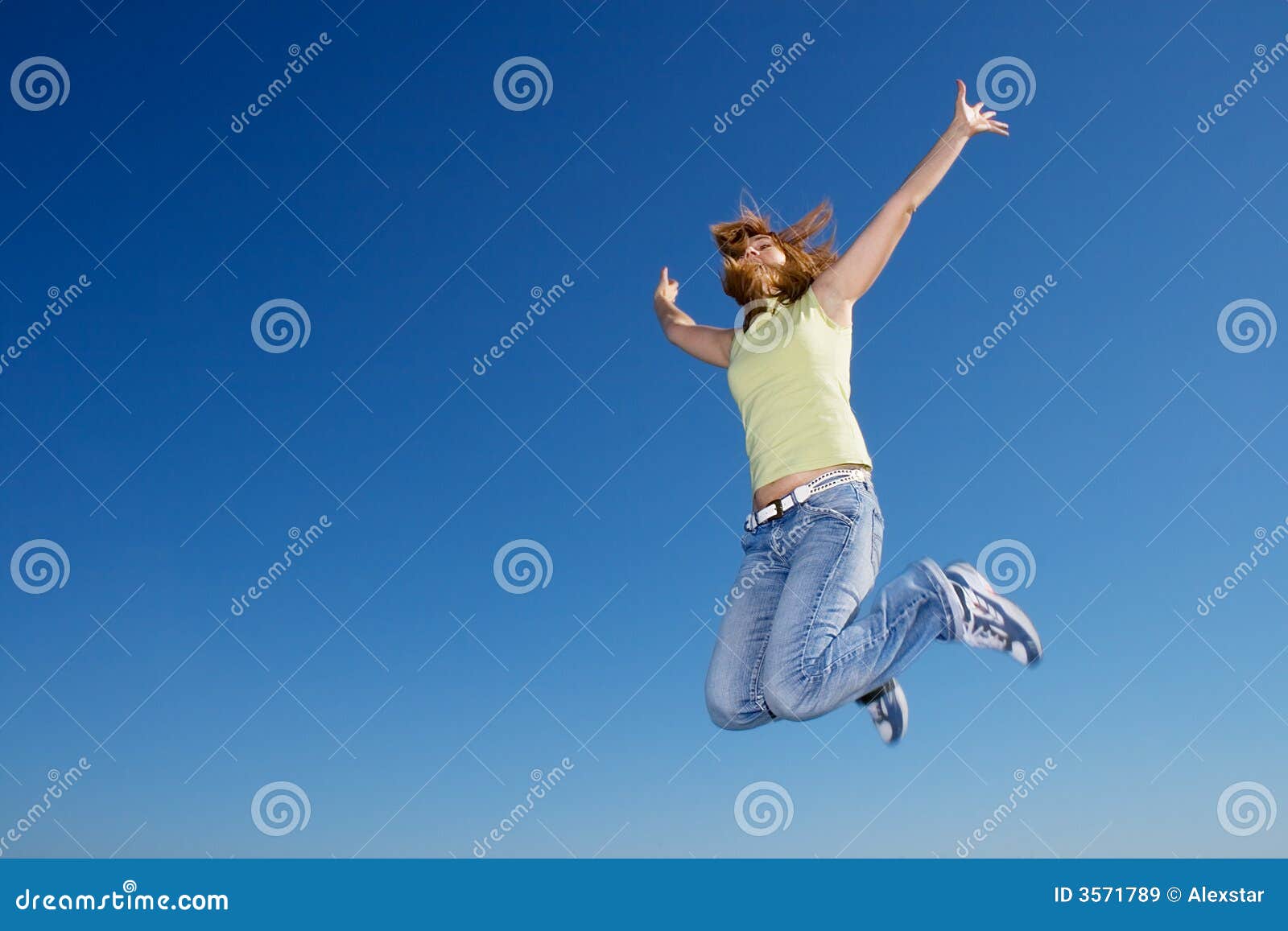 Springende vrouw stock afbeelding. Image of sprong, nave - 3571789